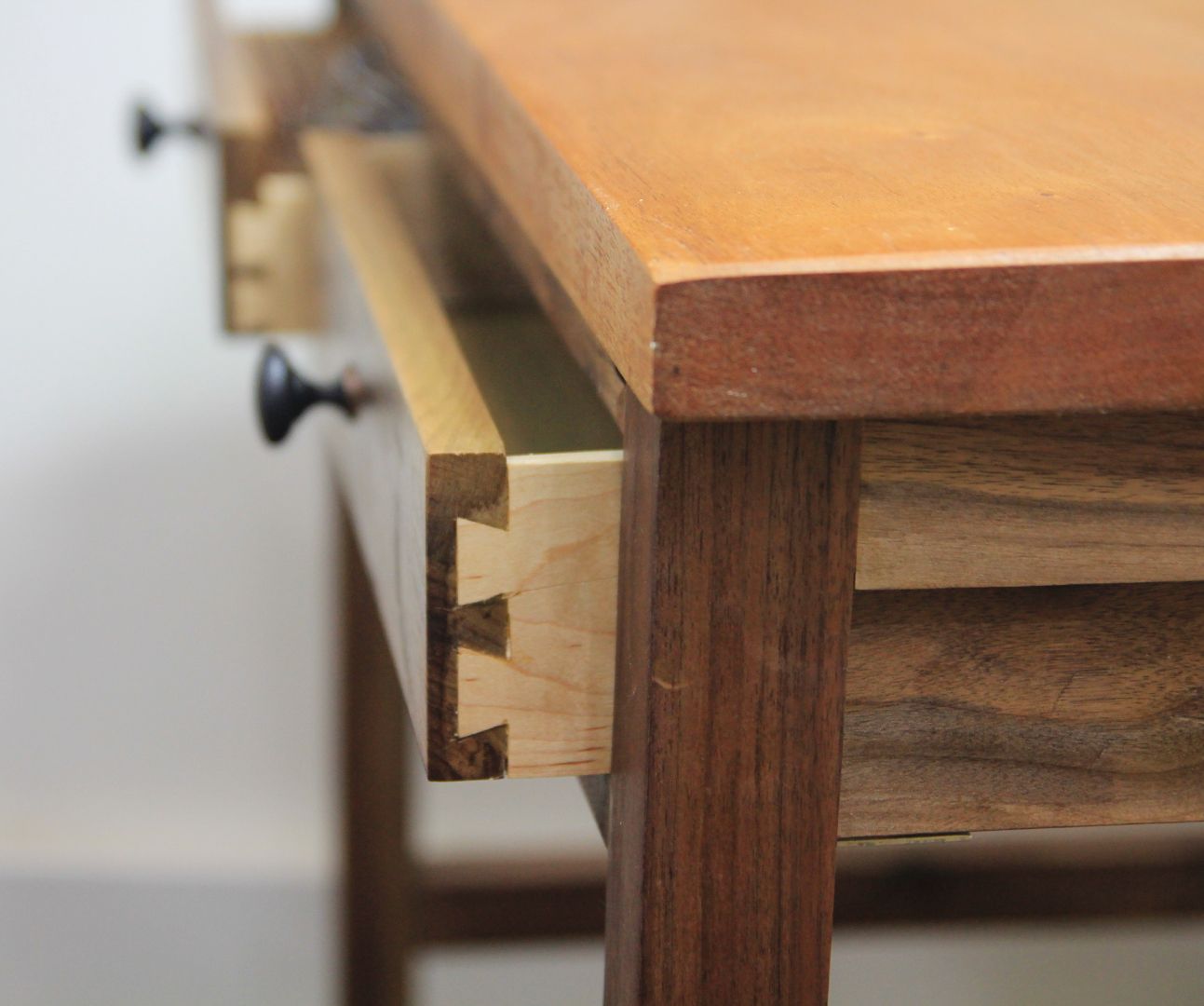 Making Half Blind Dovetail Drawers for a Walnut Desk : 7 Steps (with ...