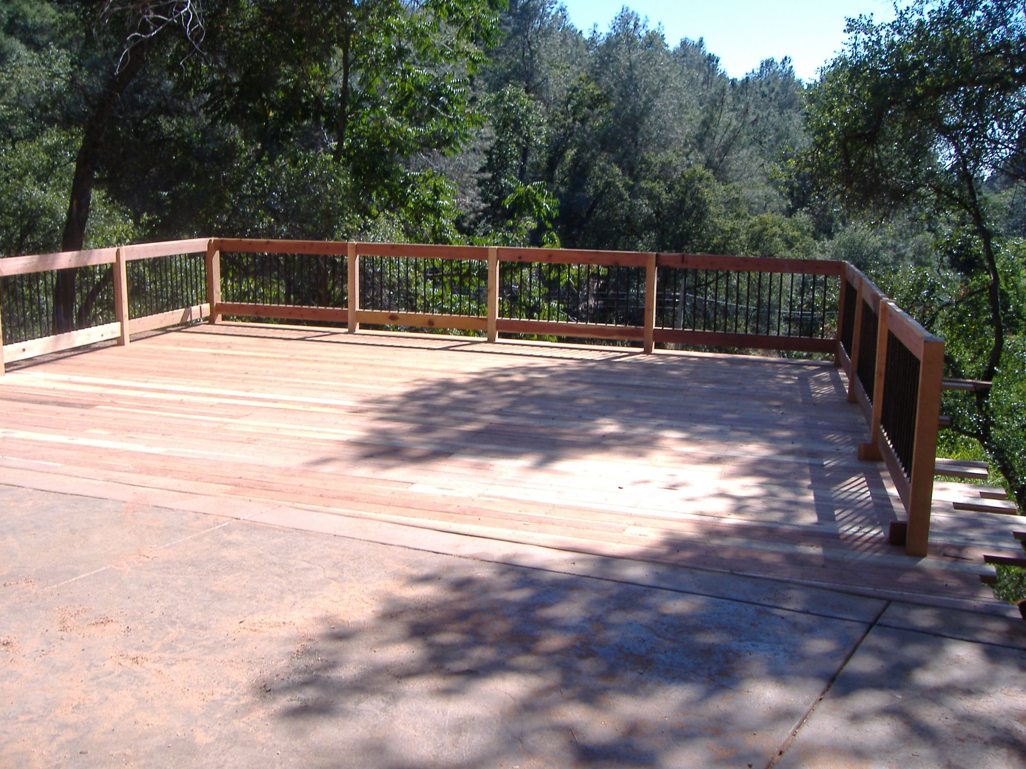 Building a 24' X 20' Deck on Steep Slope : 5 Steps (with Pictures ...