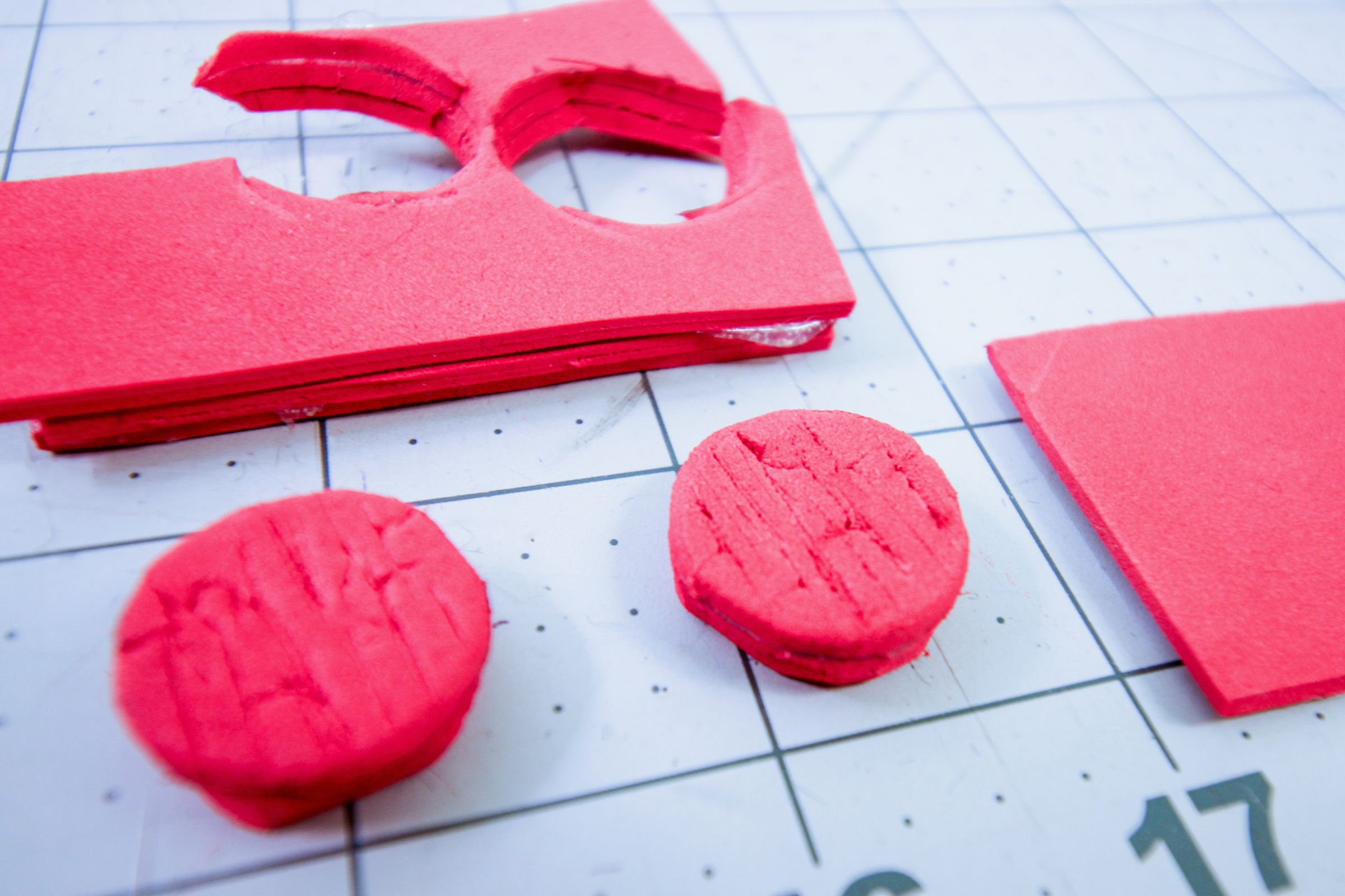 Hellboy Comic Con Costume (For Timmy the ThinkGeek Monkey) : 8 Steps ...