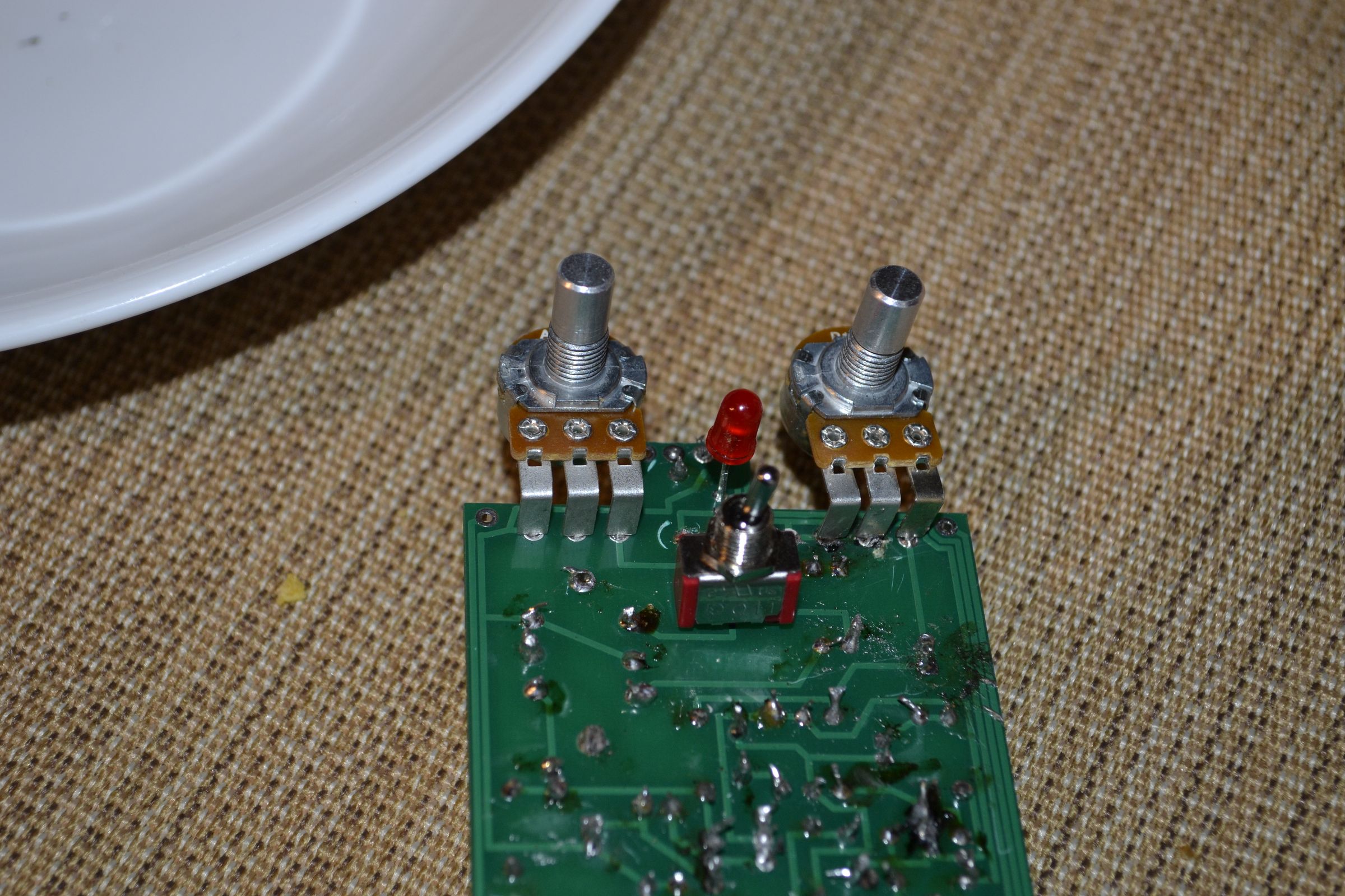 Build Your Own Guitar Effects Pedal! : 18 Steps - Instructables