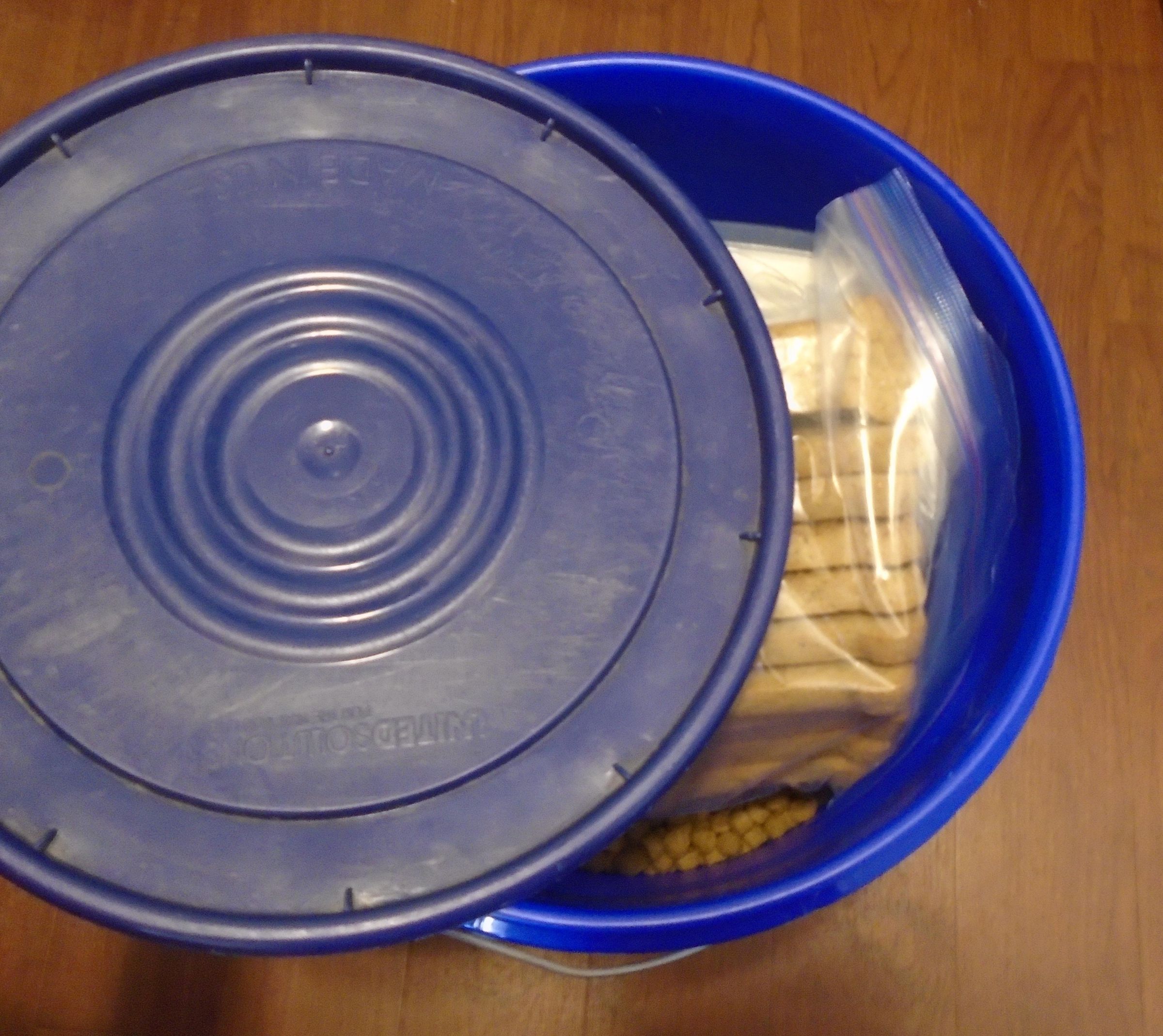 Traveling Pet Bucket : 6 Steps (with Pictures) - Instructables