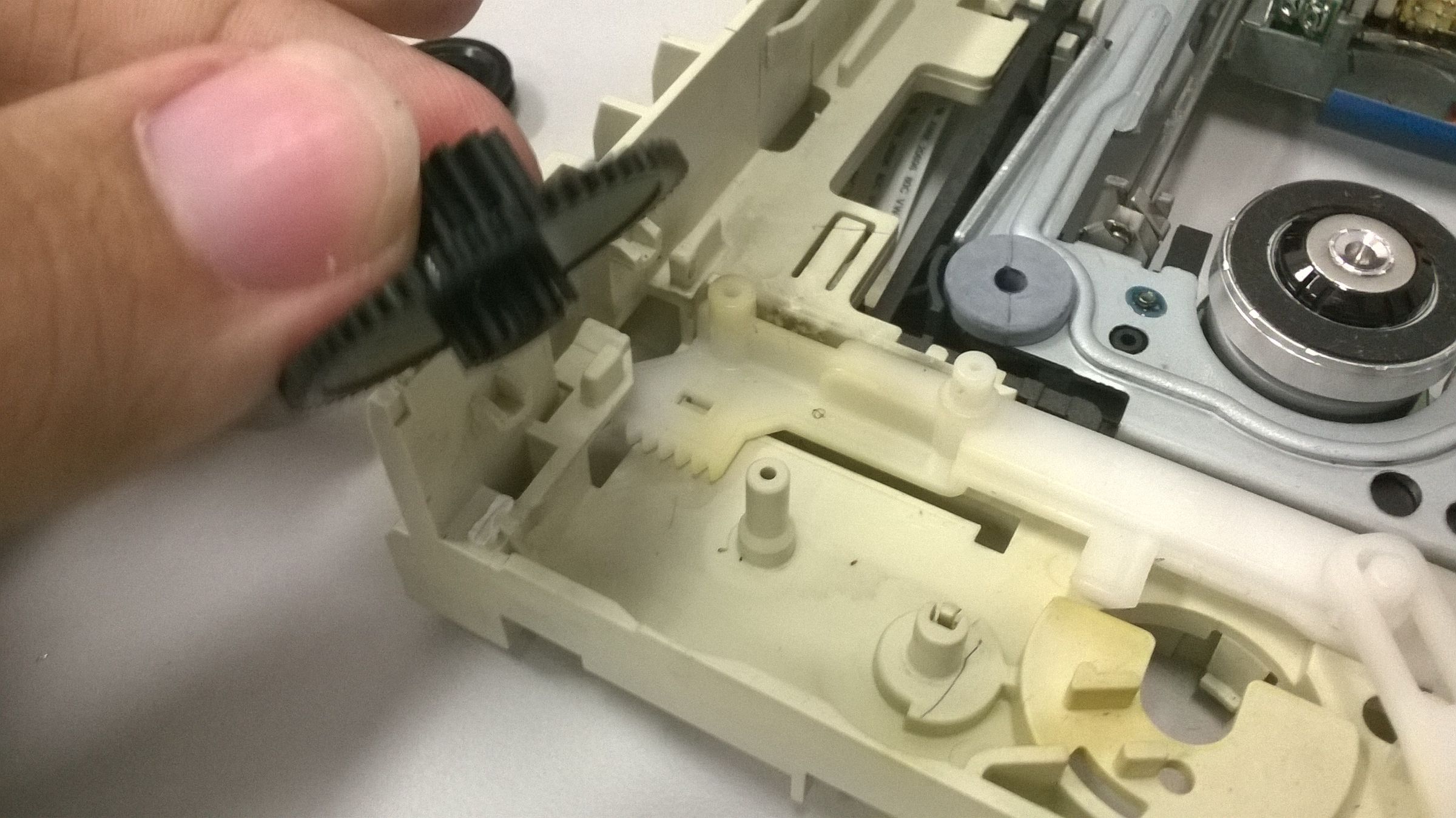Disassembling a CD/DVD Reader and Reusing Its Parts : 12 Steps (with ...