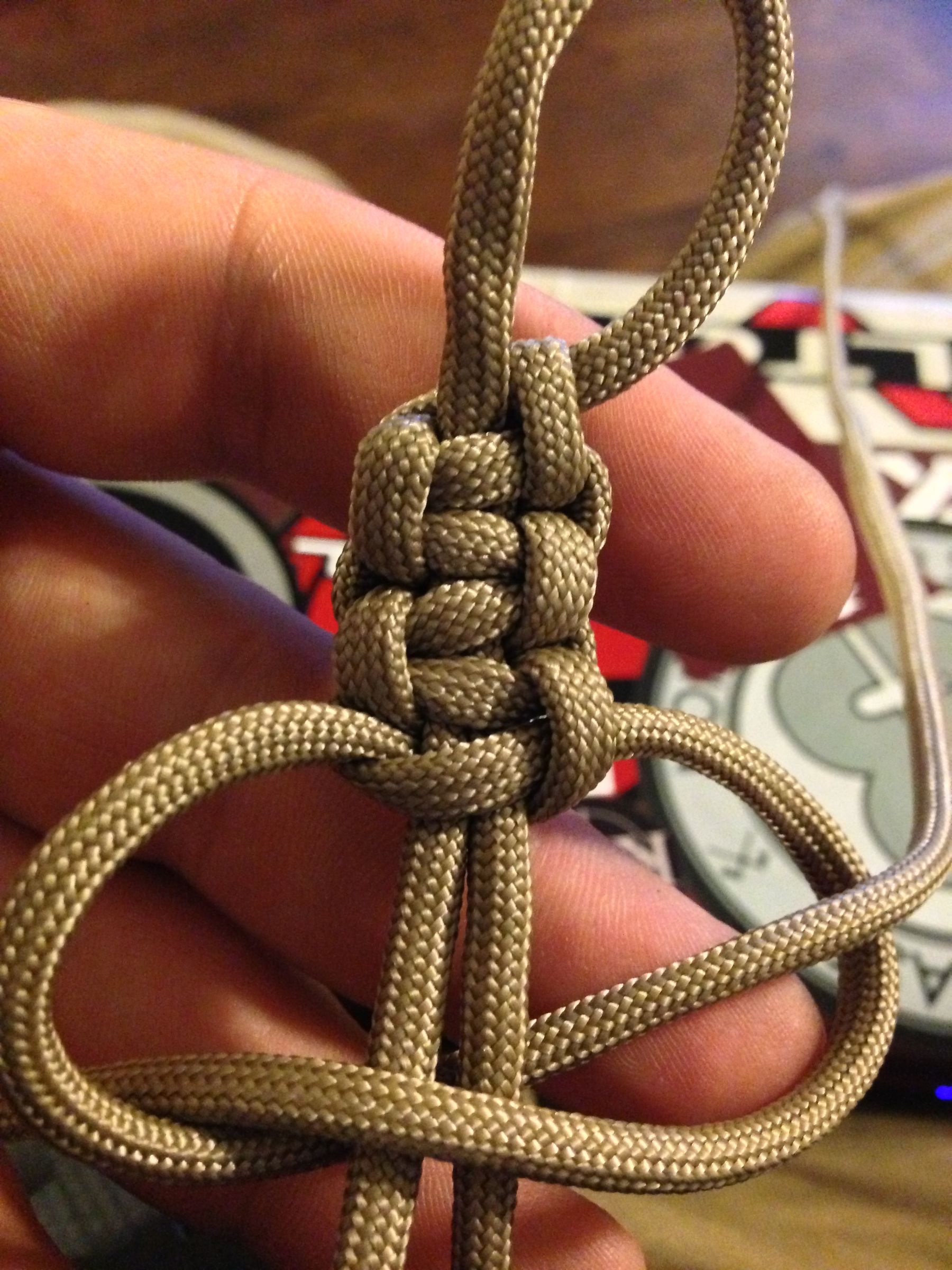 Making a Bi-Tone Paracord Bracelet : 10 Steps - Instructables