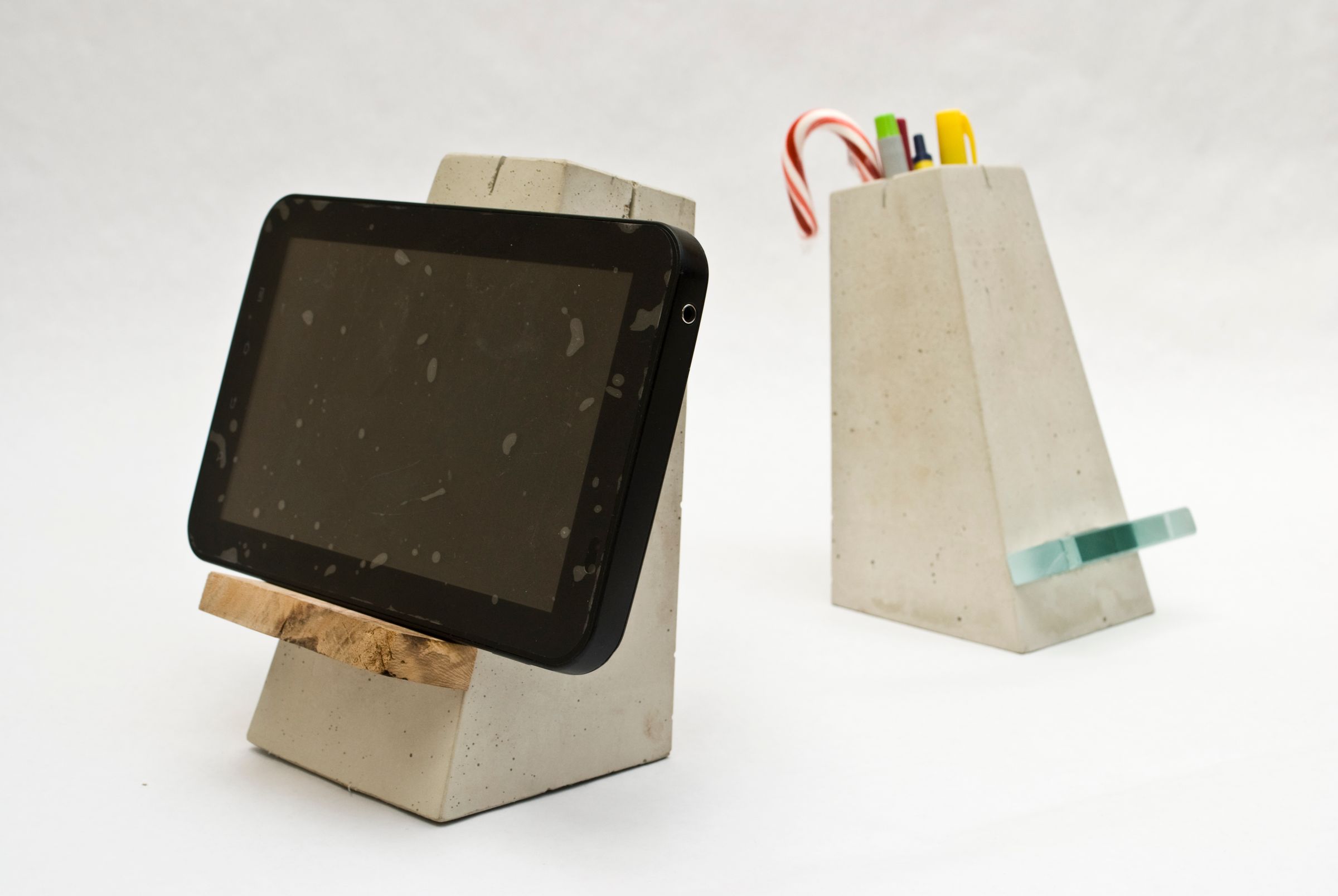 DIY CONCRETE :: Concrete IPad Stand : 6 Steps (with Pictures ...