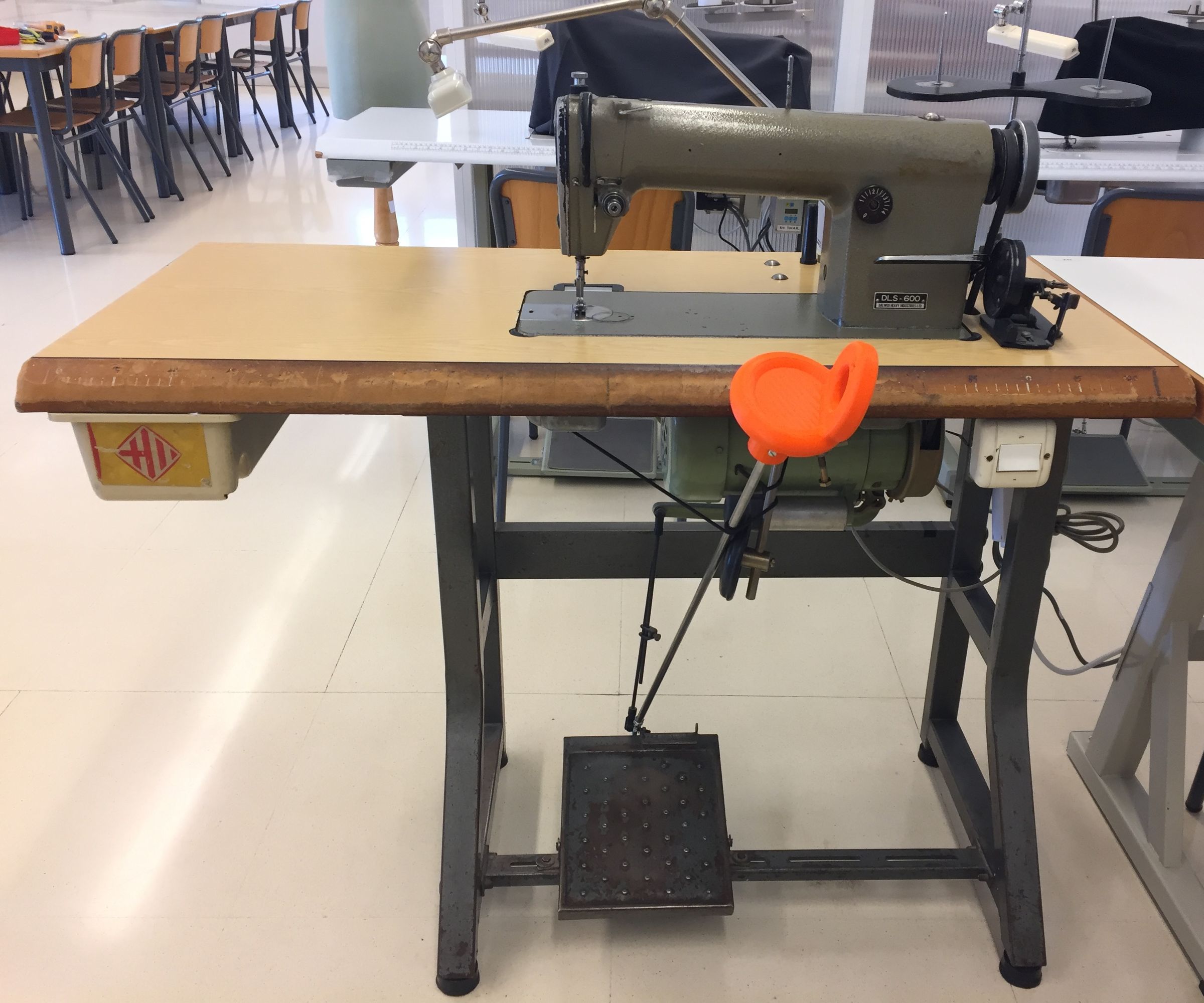 Moving3Dmachine: Sewing Machine Adaptation : 8 Steps - Instructables