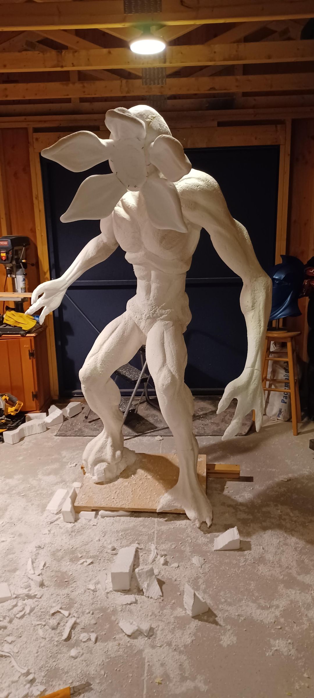 Stranger Things Demogorgon- Life-size Halloween Statue : 6 Steps (with ...