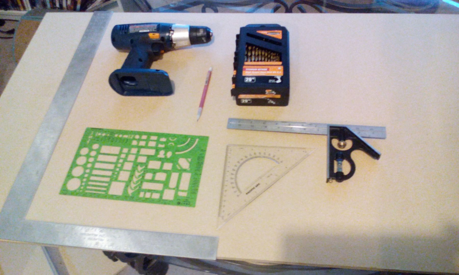 Simple 2' X 4' Computer Desk : 6 Steps (with Pictures) - Instructables