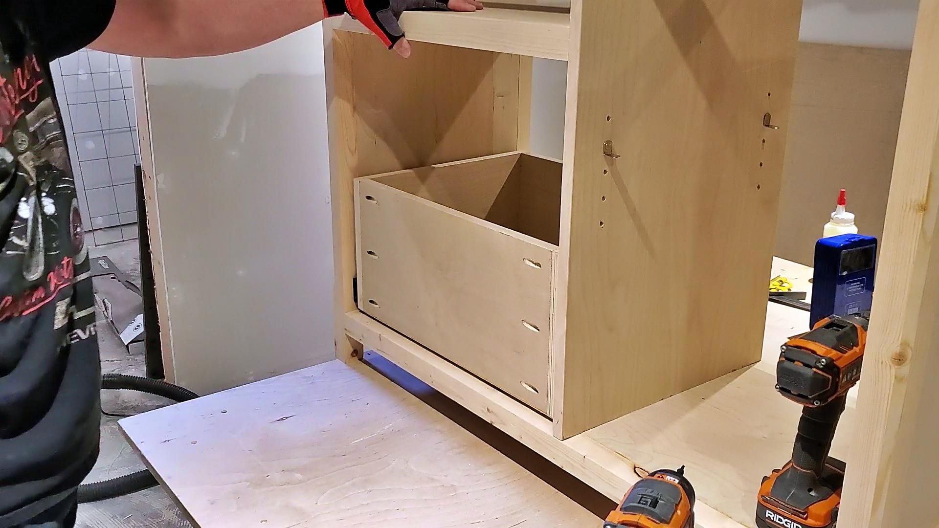 Beginners Guide to Drawers. Measure, Cut, Assemble, Mount, Finish. No ...