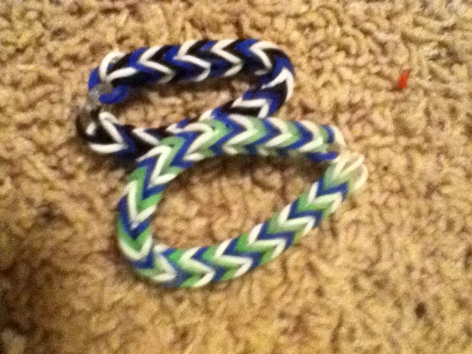 Fishtail Rubber Band Bracelet : 6 Steps - Instructables