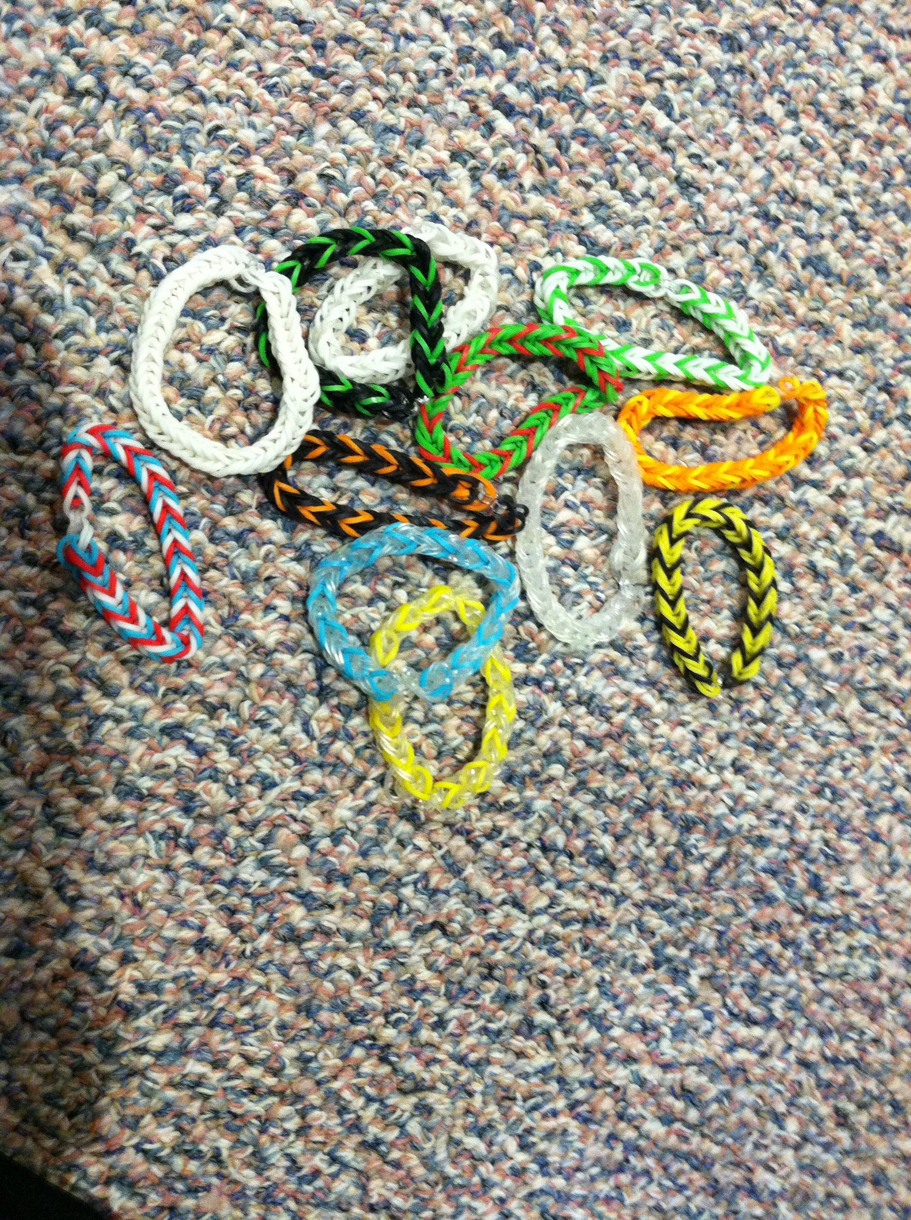 Rainbow Loom Fish Tail : 11 Steps - Instructables