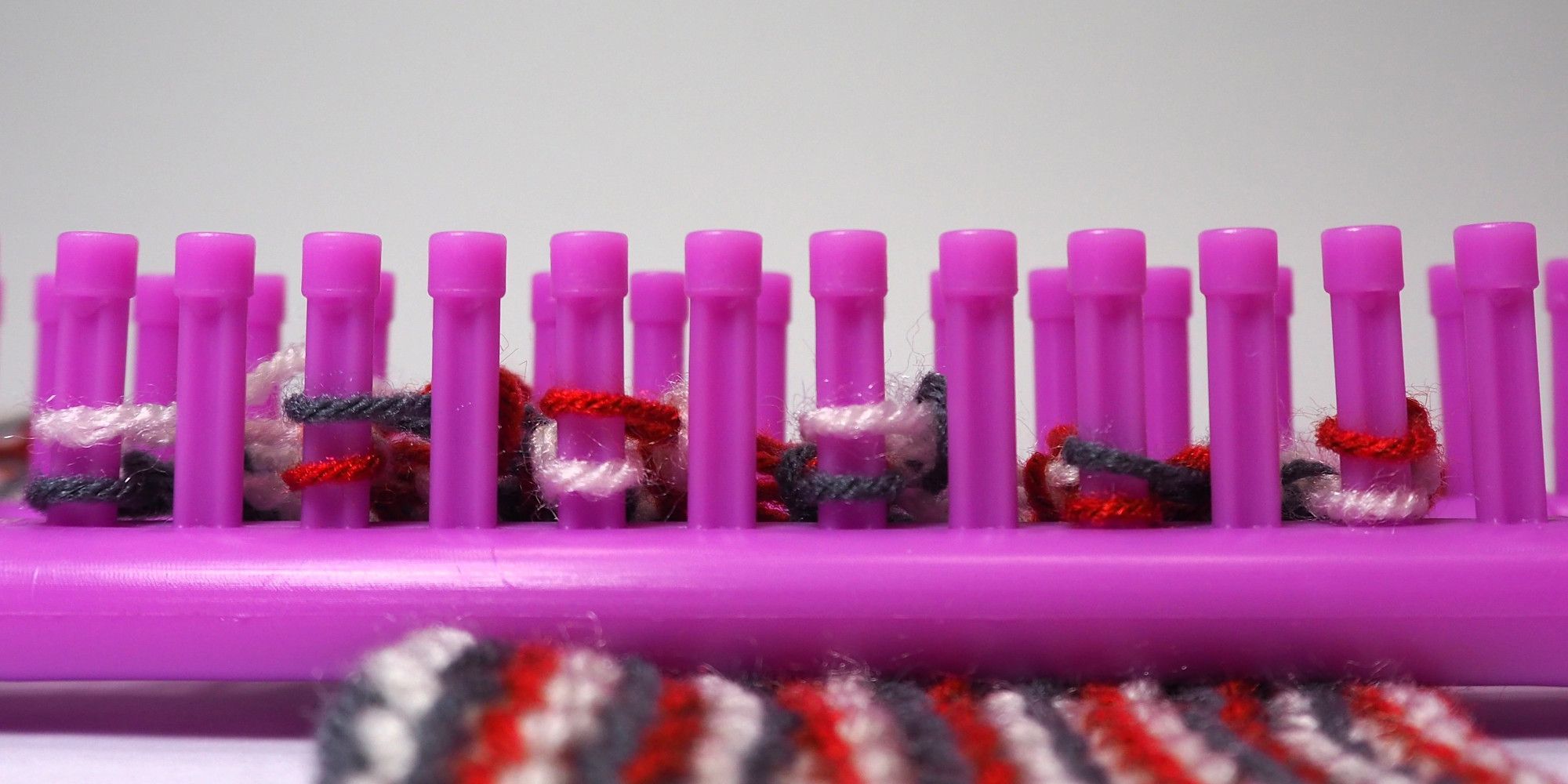 Warp Knitting on a Knitting Loom : 8 Steps (with Pictures) - Instructables