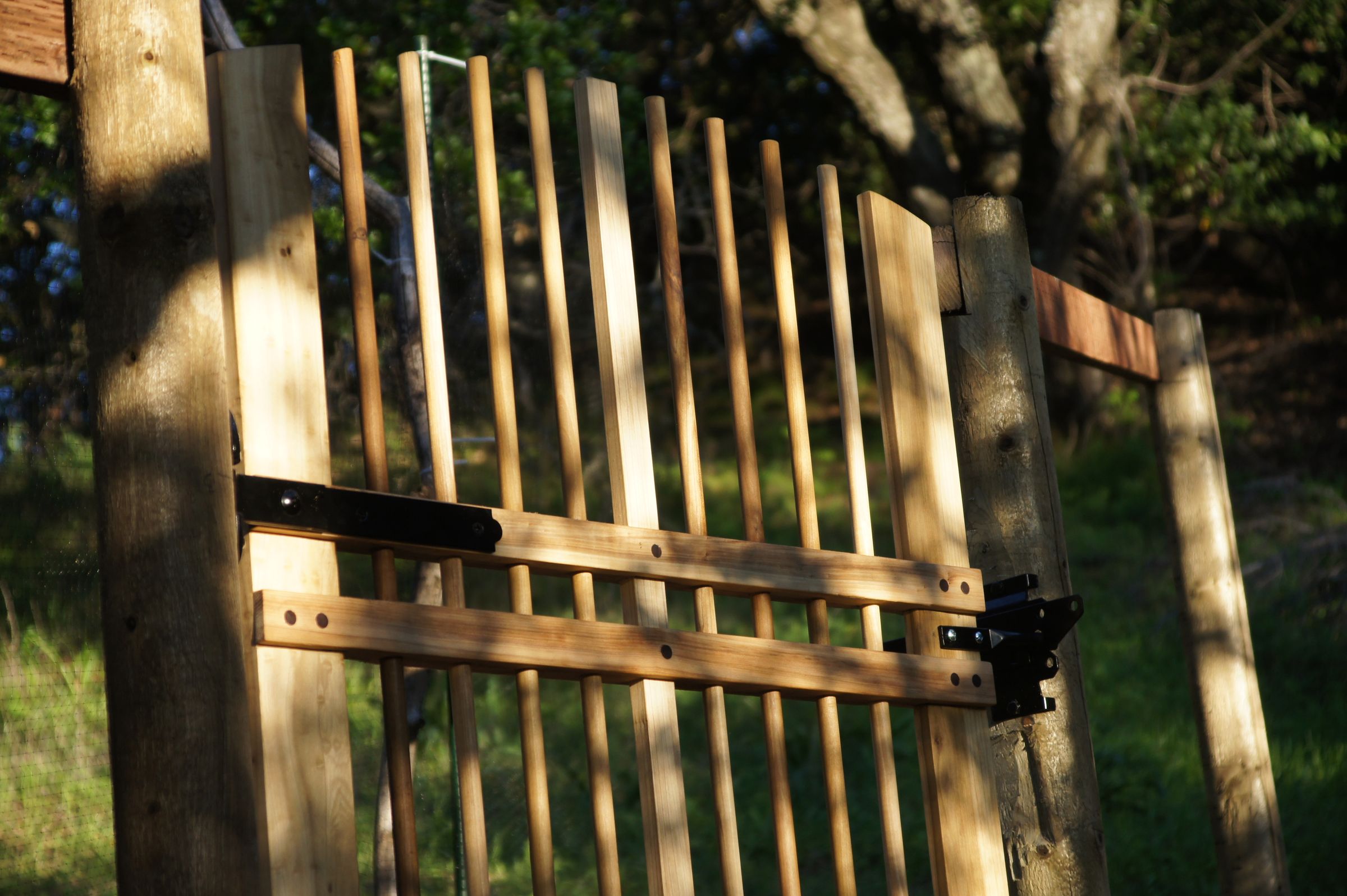 Garden Gate in an Afternoon With Zero Metal Fasteners : 11 Steps (with ...