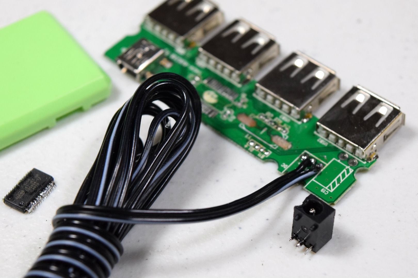 DIY Portable Solar Powerbank (w/ 110v Outlets & USB Ports) : 33 Steps ...