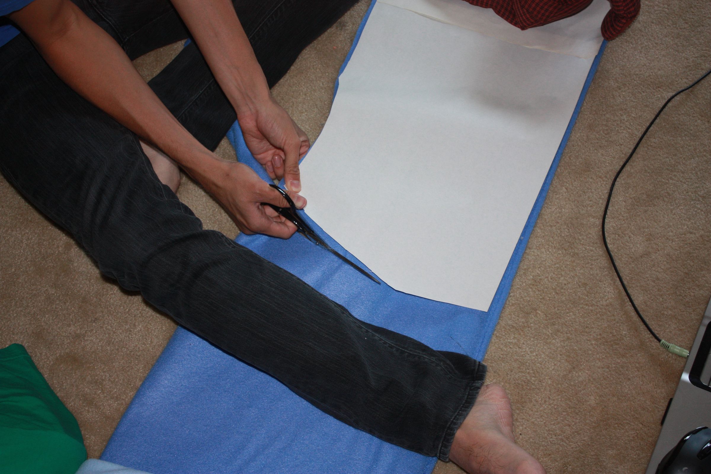 "Snuggie" Character Costume : 19 Steps (with Pictures) - Instructables