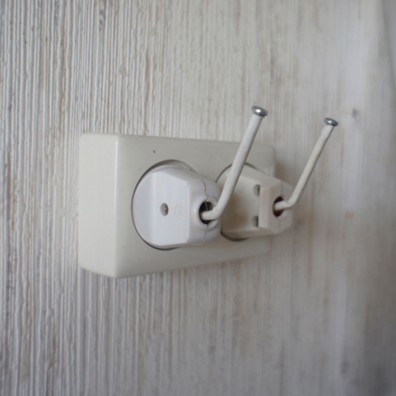 Outlet Peg (coat Hanger) : 5 Steps (with Pictures) - Instructables