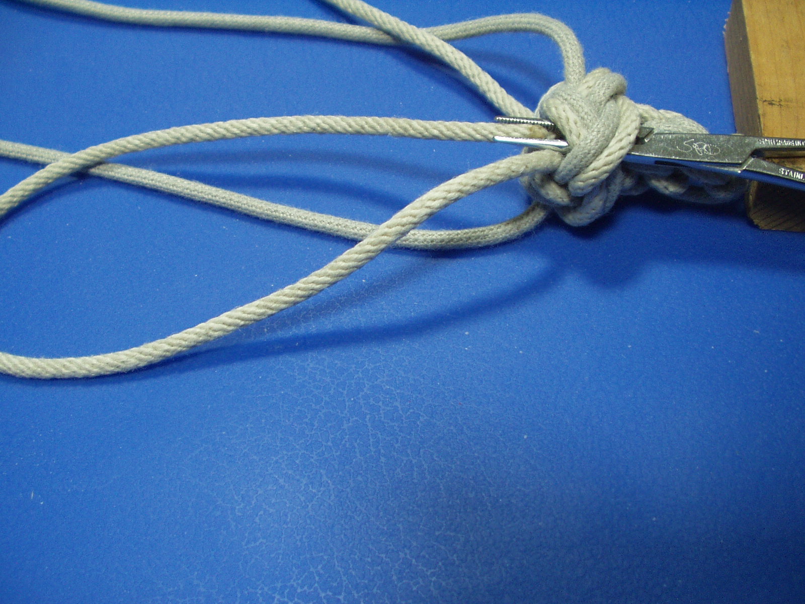 Manrope Knot Lanyard : 7 Steps (with Pictures) - Instructables