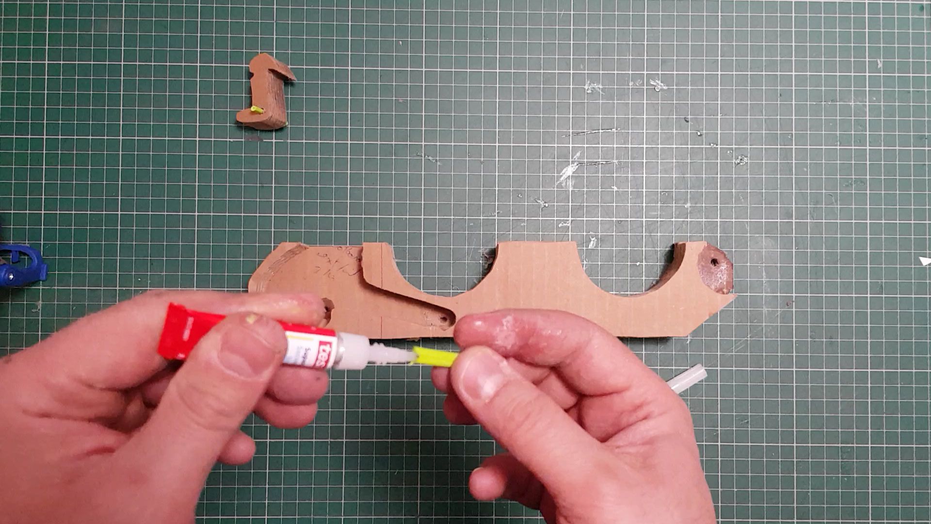 DIY Working Cardboard Handcuffs : 6 Steps (with Pictures) - Instructables