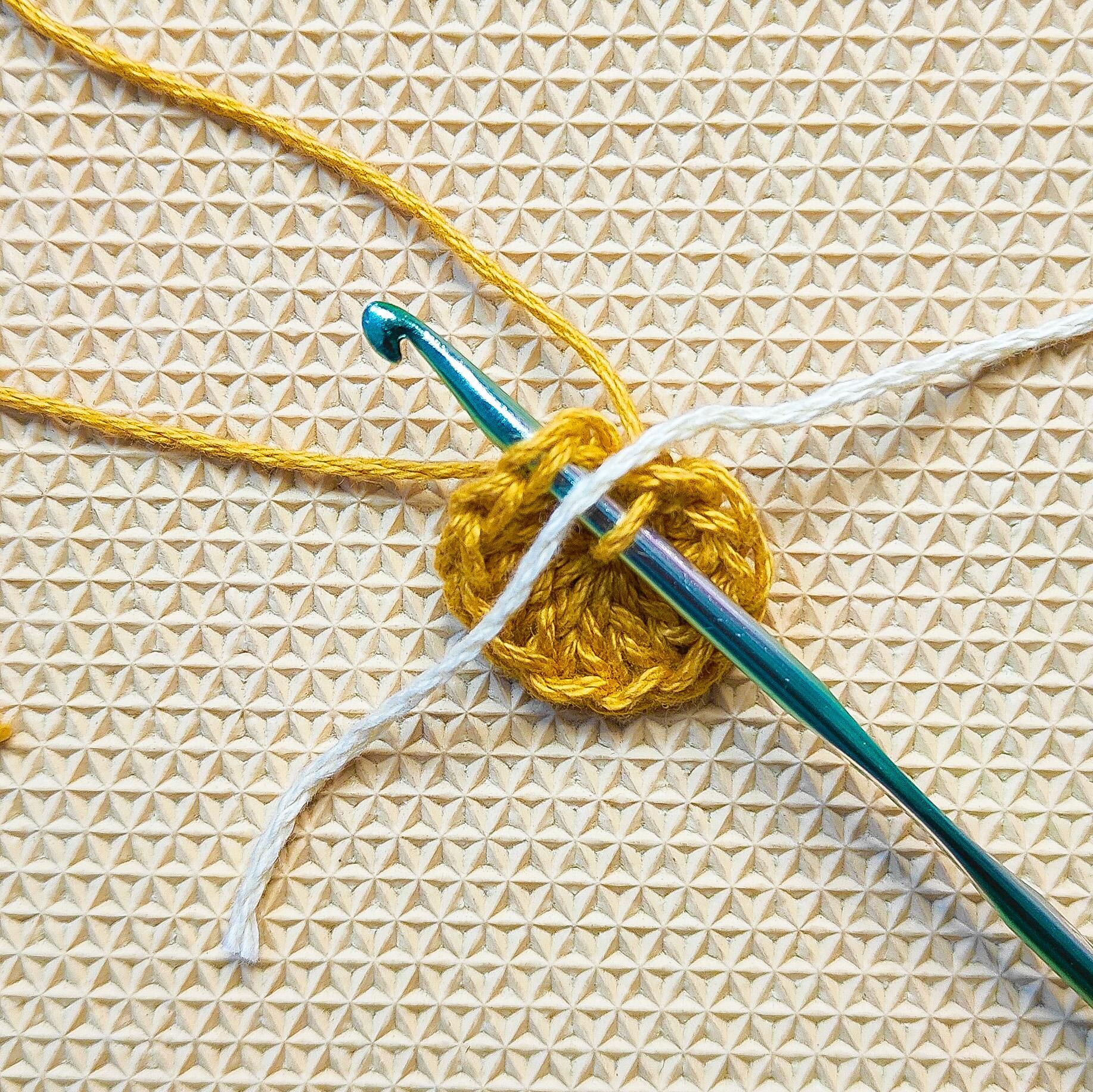 Simple Crochet Daisy Flower Bookmark : 6 Steps (with Pictures ...