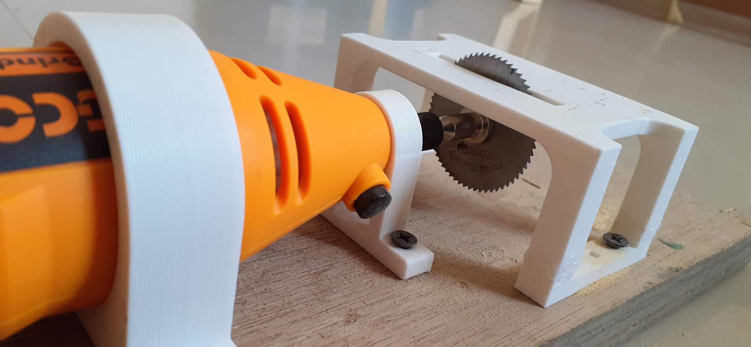 Perfect Straight Cutting Table : 4 Steps (with Pictures) - Instructables