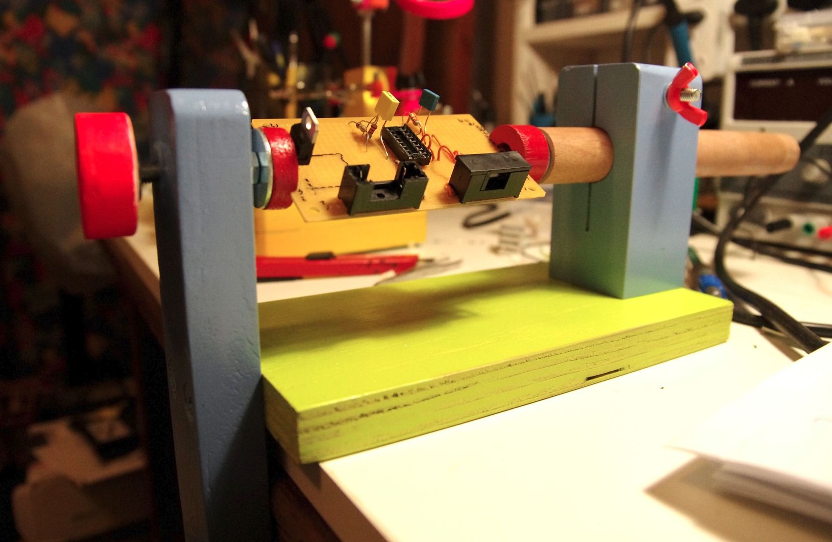 Sturdy Circuit Board Holder : 7 Steps (with Pictures) - Instructables