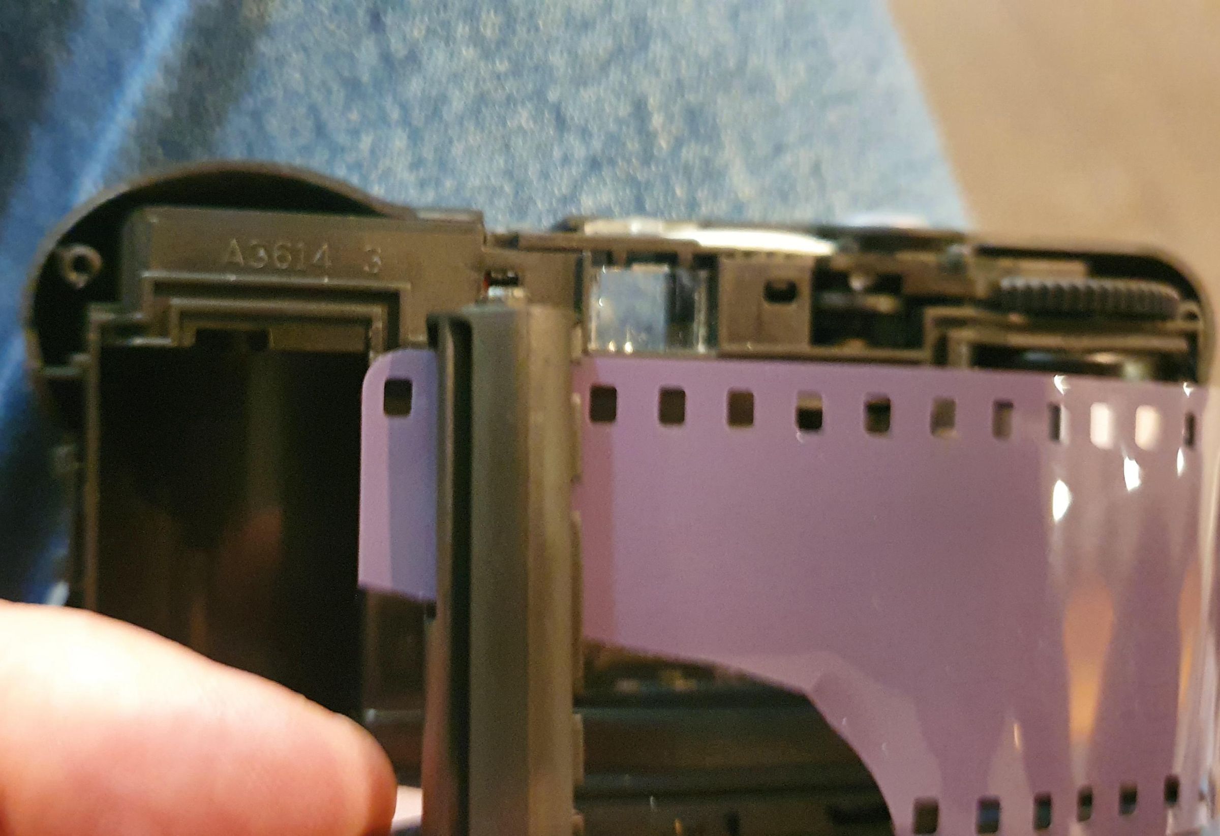 Reloading Kodak's Disposable Camera With Film : 10 Steps - Instructables