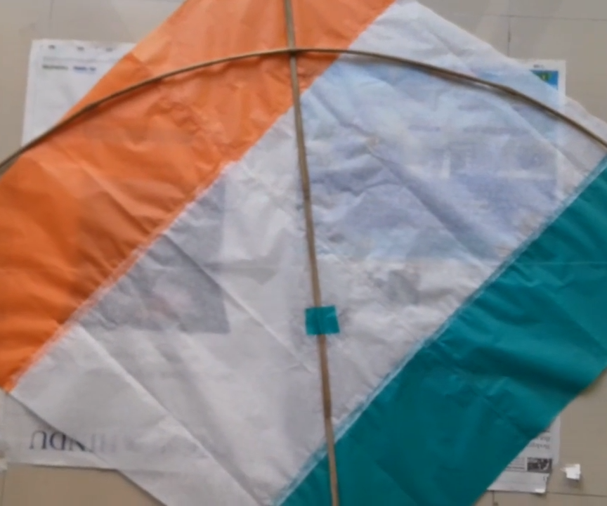 Easy Kite : 3 Steps - Instructables