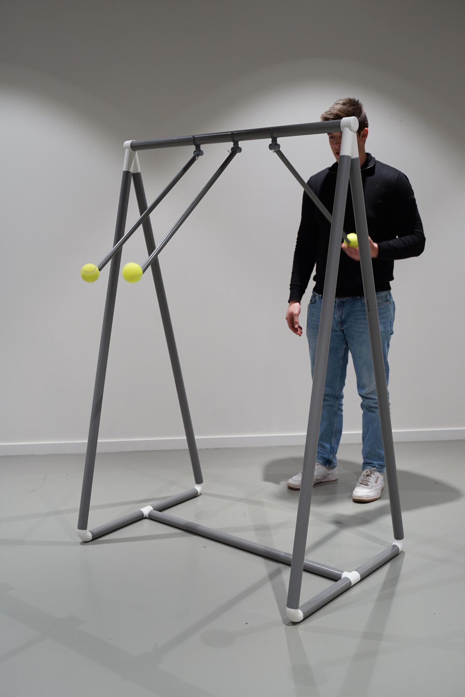 D4E1 Juggle Trestle : 5 Steps - Instructables