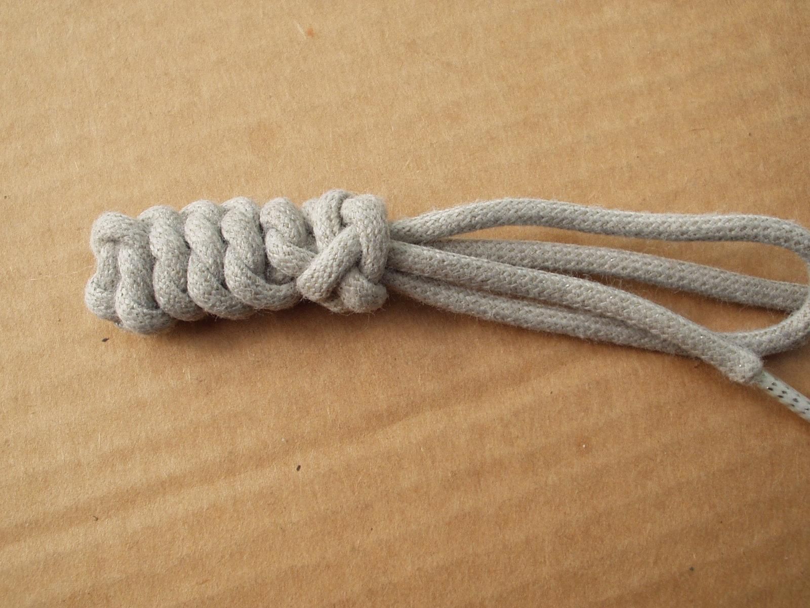 Overhand Knot Lanyard : 23 Steps (with Pictures) - Instructables