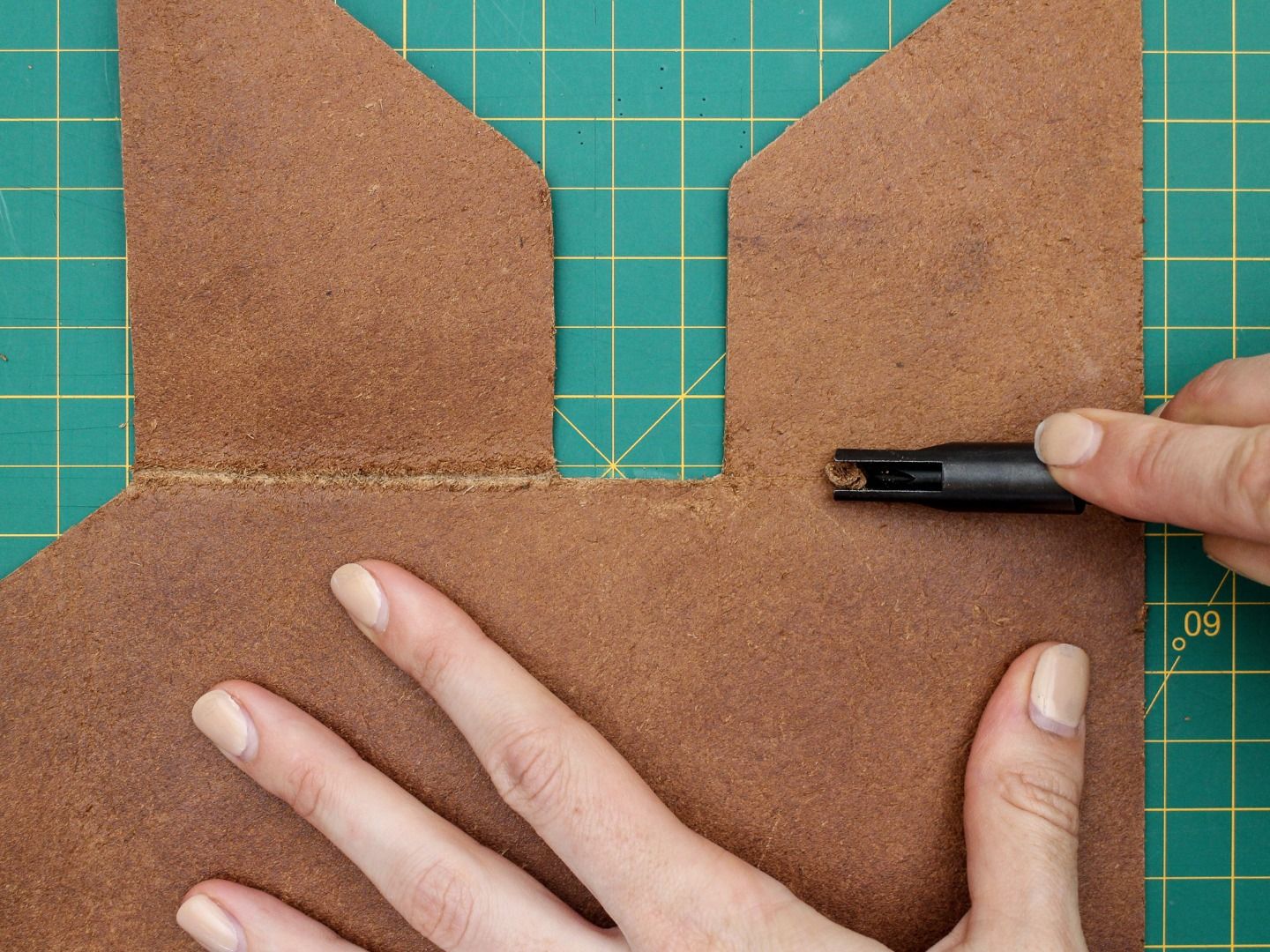 Gouging and Folding Leather : 6 Steps - Instructables