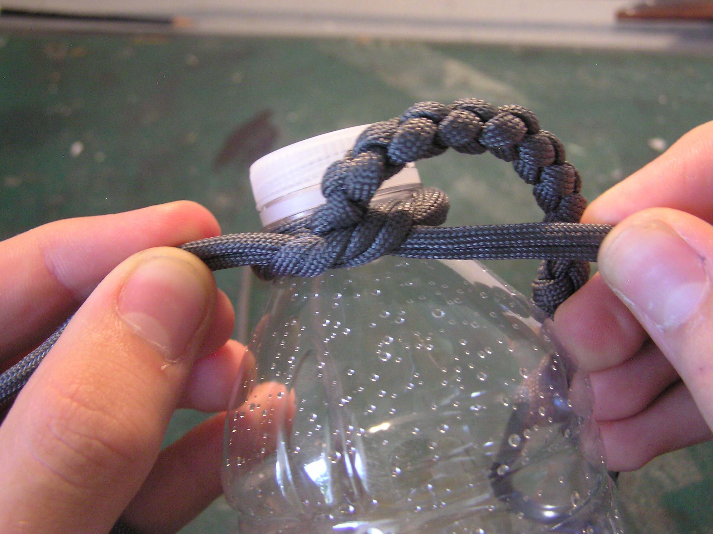 Paracord Water Jug Harness. : 6 Steps (with Pictures) - Instructables