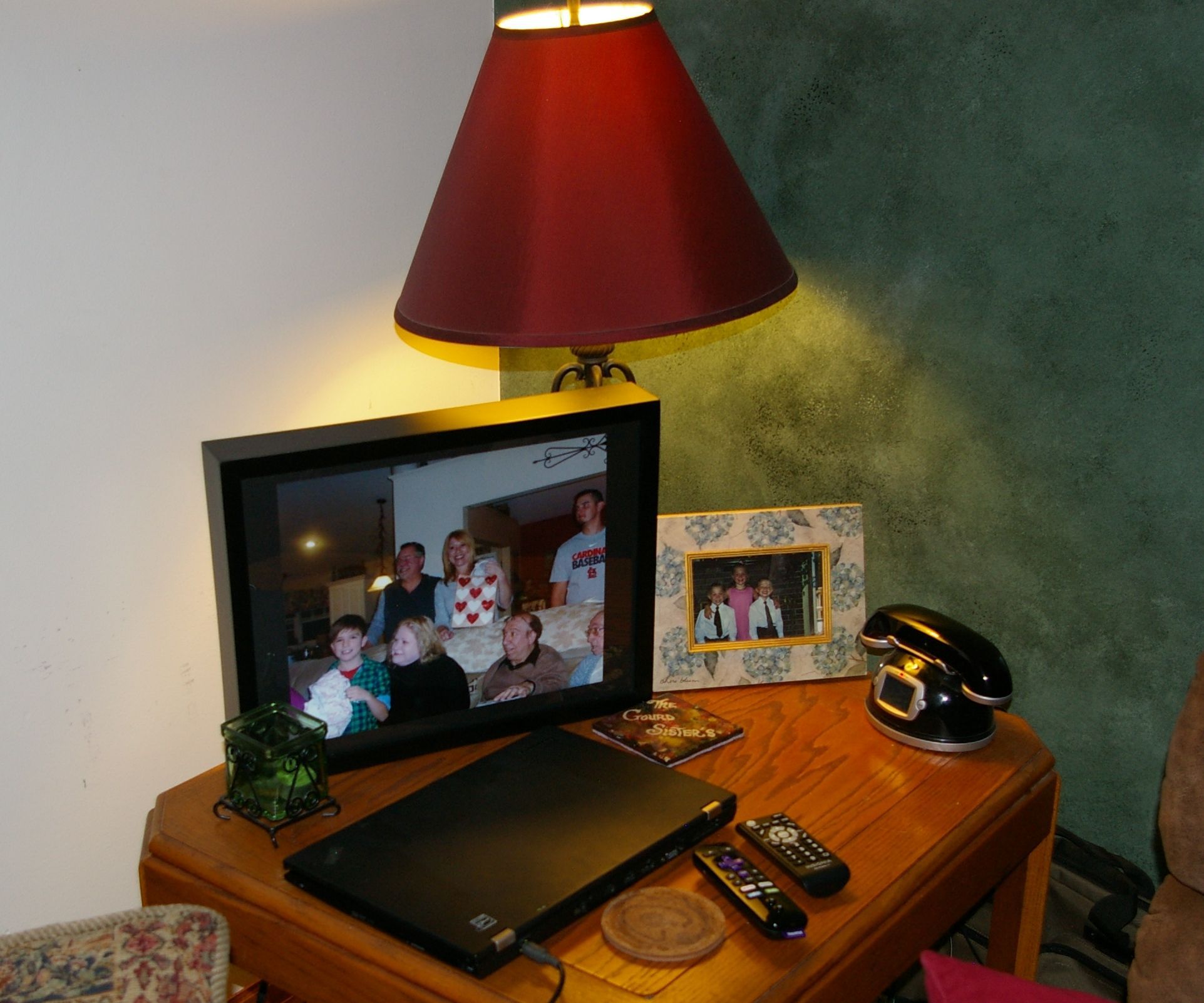 Wireless Raspberry Pi Digital Picture Frame in a Shadow Box : 10 Steps ...
