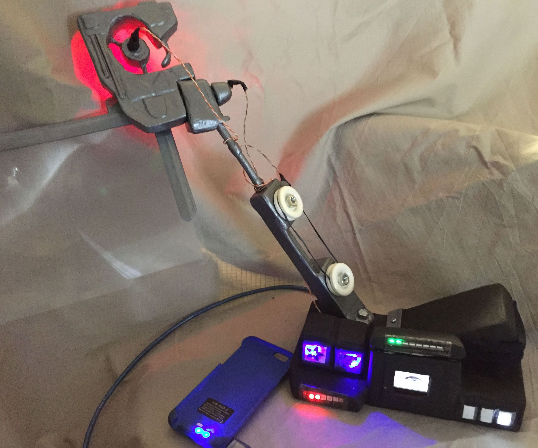 Blade Runner Workstation Magnifier Lamp : 5 Steps - Instructables