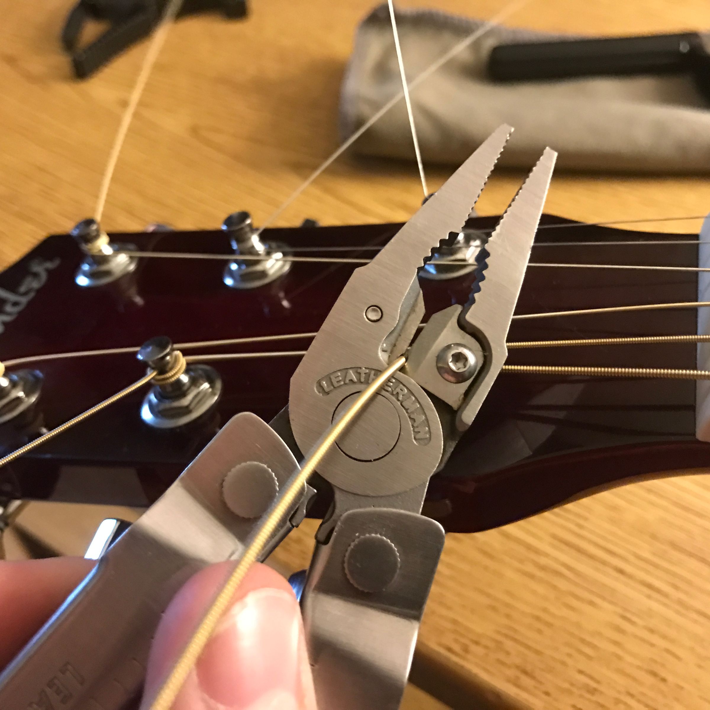 How to String a Steel-String Acoustic Guitar : 11 Steps (with Pictures ...