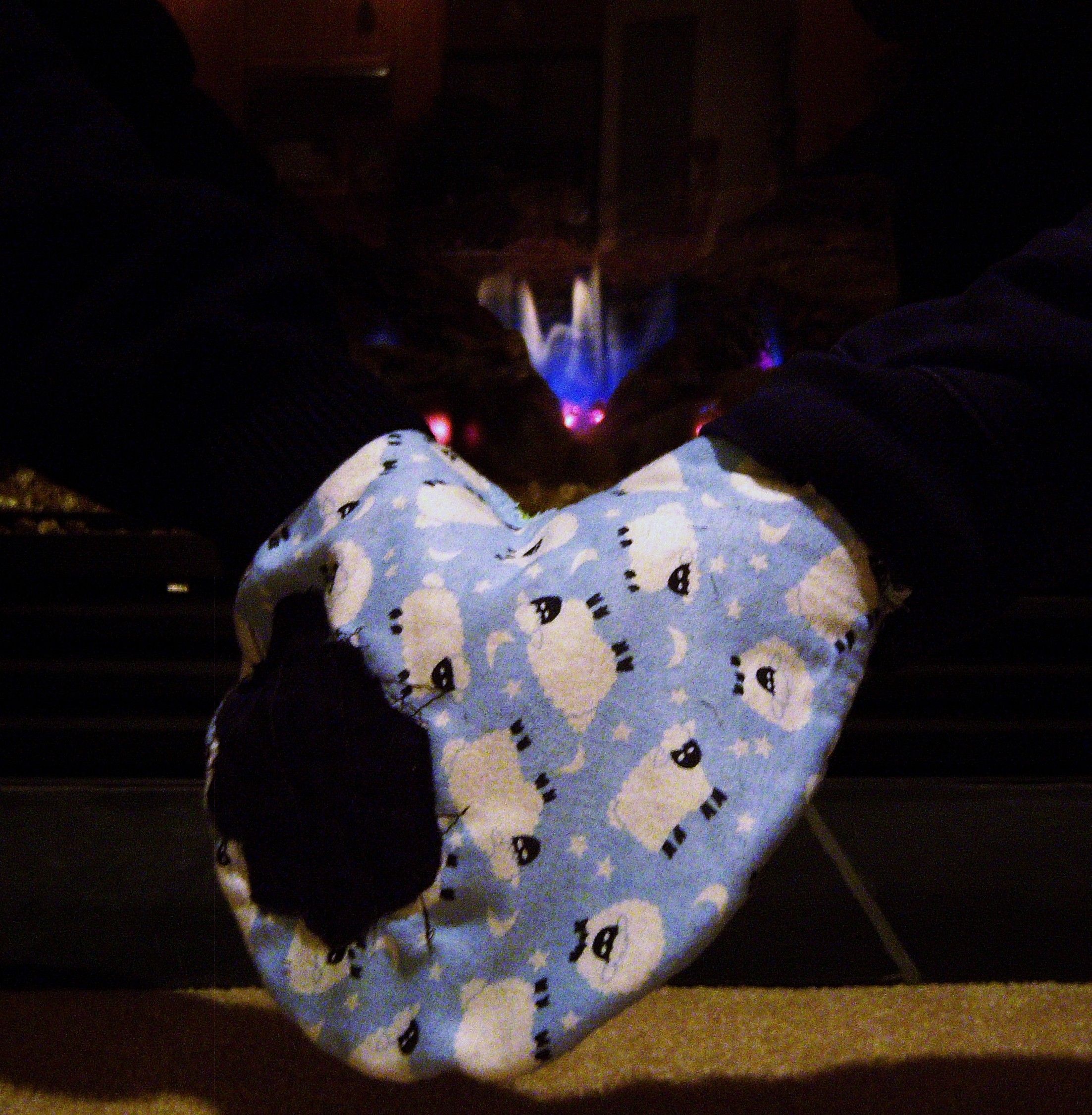 One Mitten for Two. : 7 Steps (with Pictures) - Instructables