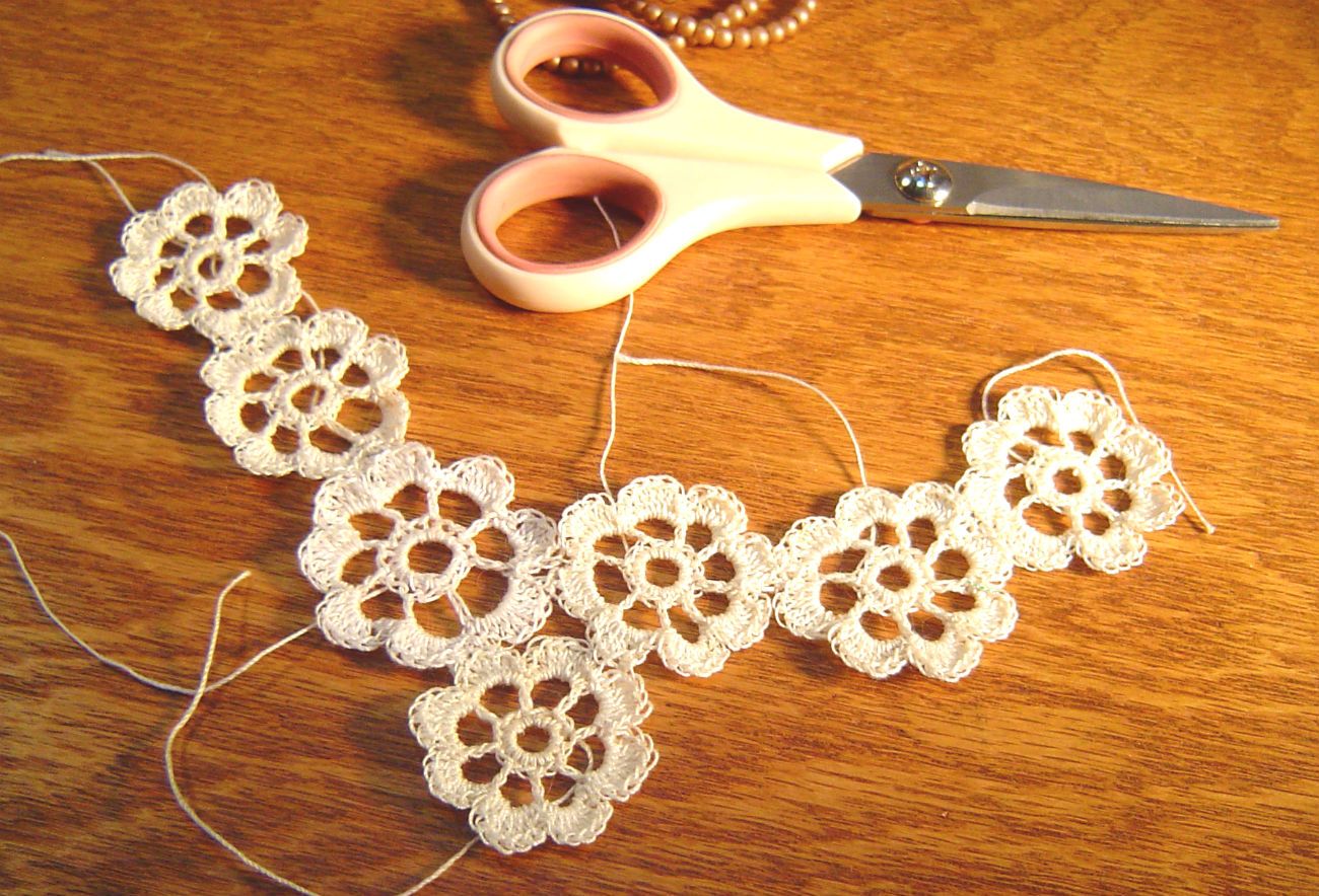 Crochet Medallion Necklace : 4 Steps - Instructables