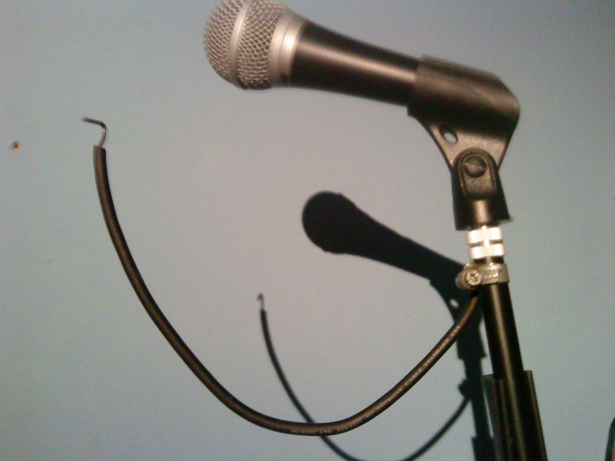 DIY Cheap Microphone Pop Filter : 6 Steps (with Pictures) - Instructables