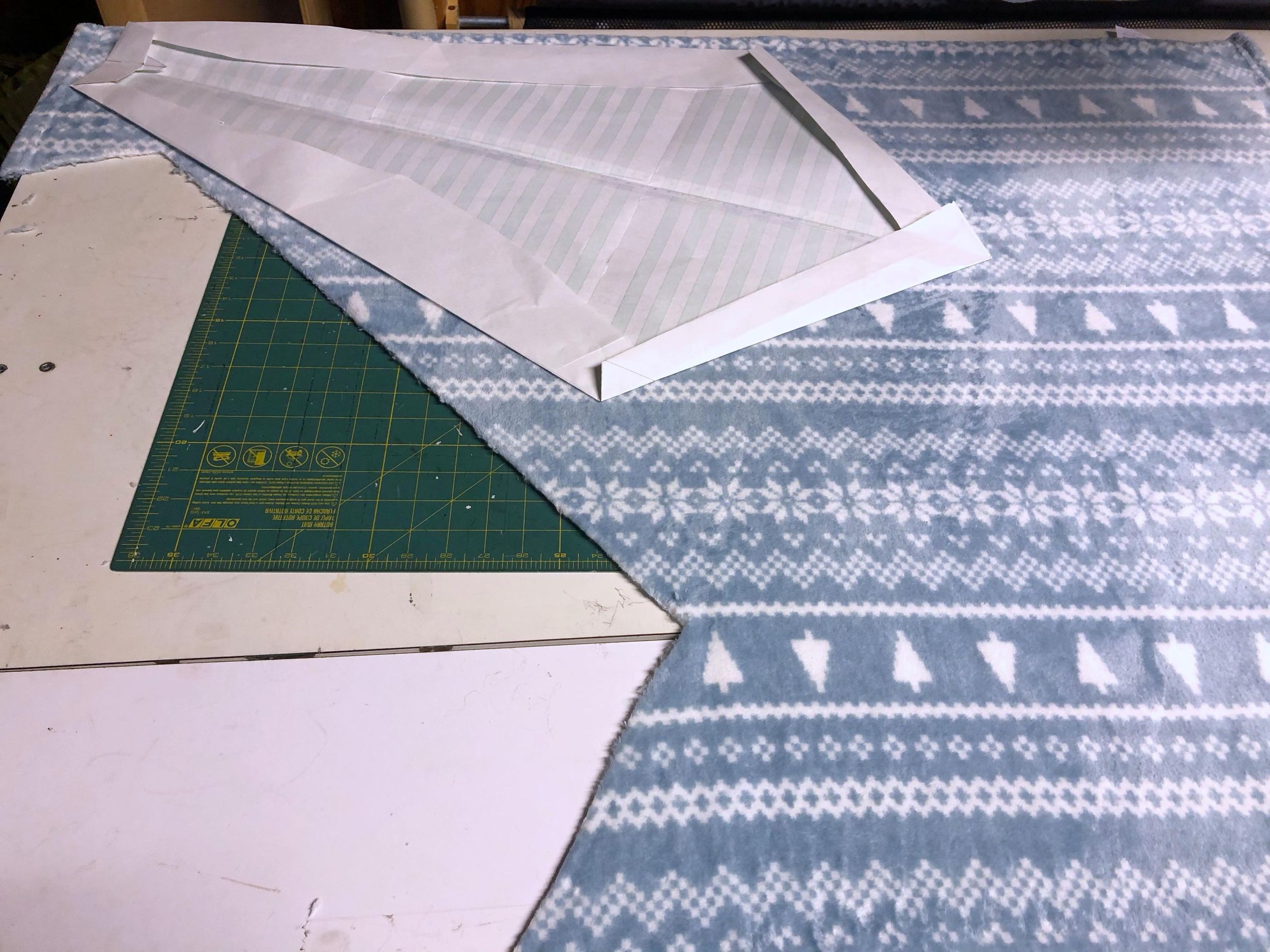 Snowflake Blanket Cape : 13 Steps (with Pictures) - Instructables