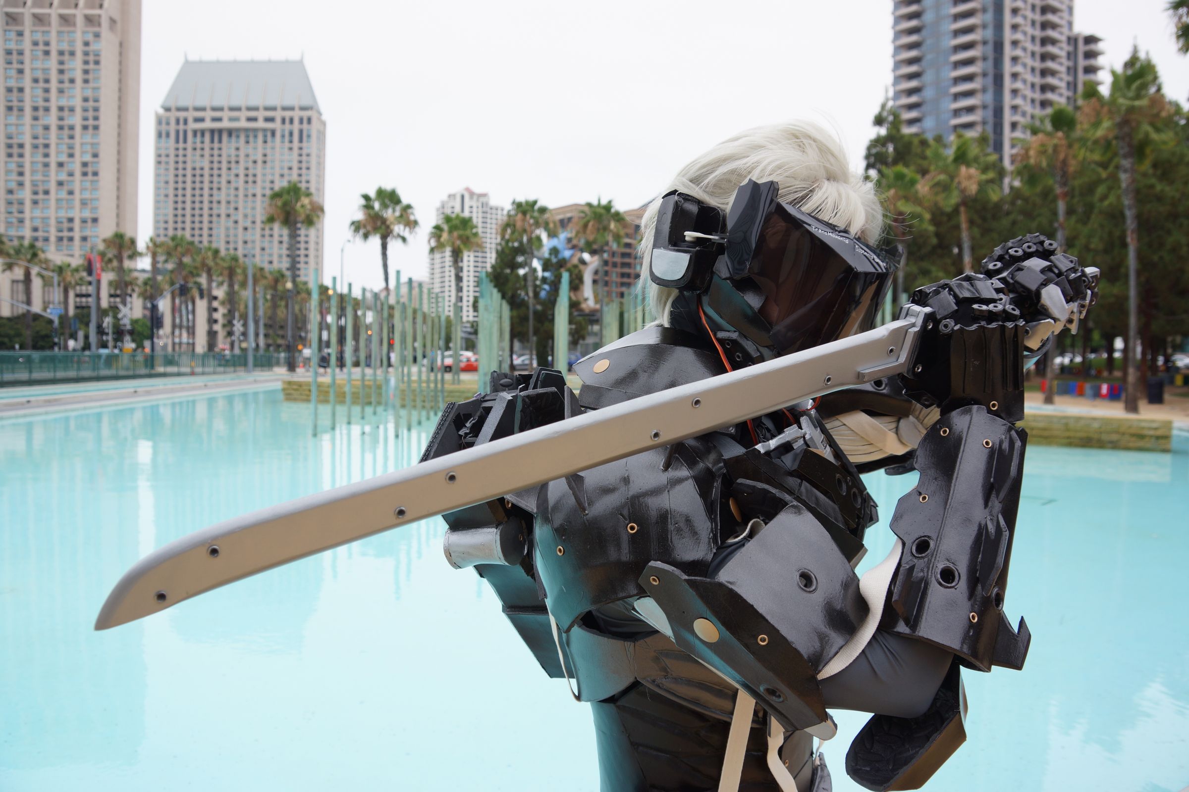 Raiden (Cyborg Ninja) W/ Motorized Face Shield From Metal Gear : 9 ...
