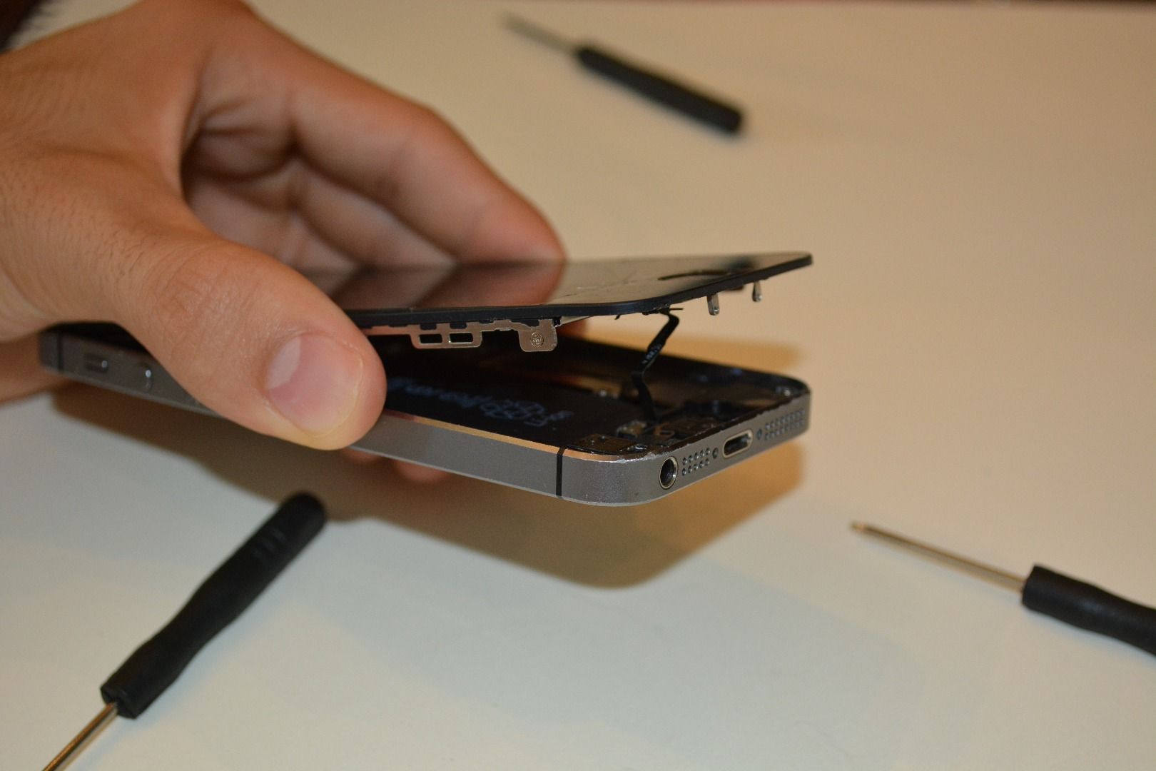 IPhone 5 Screen Replacement : 10 Steps (with Pictures) - Instructables