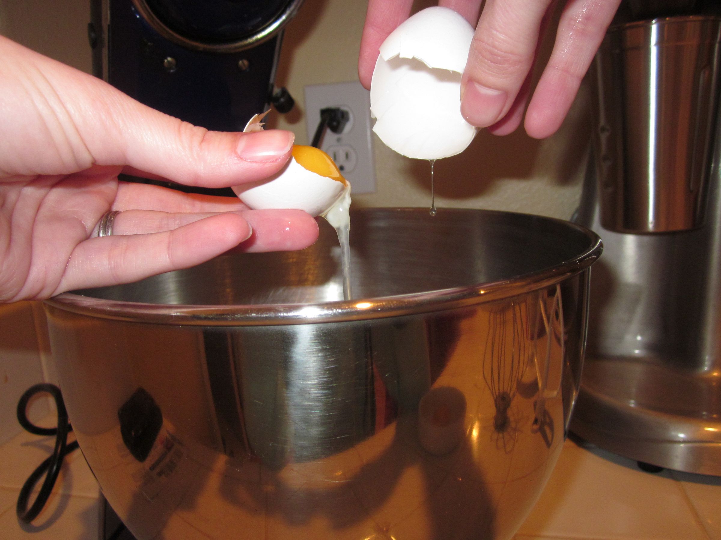 Separate Egg Whites Easily : 7 Steps (with Pictures) - Instructables