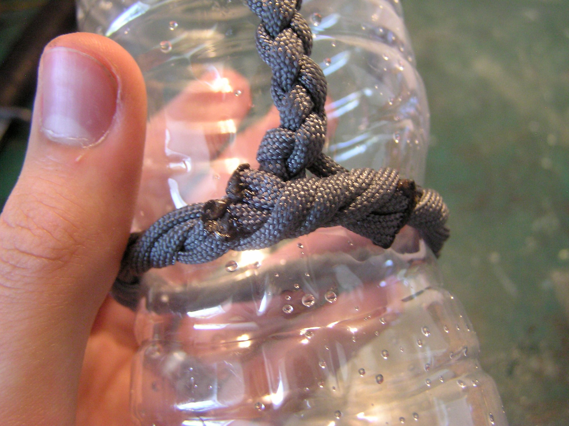 Paracord Water Jug Harness. : 6 Steps (with Pictures) - Instructables