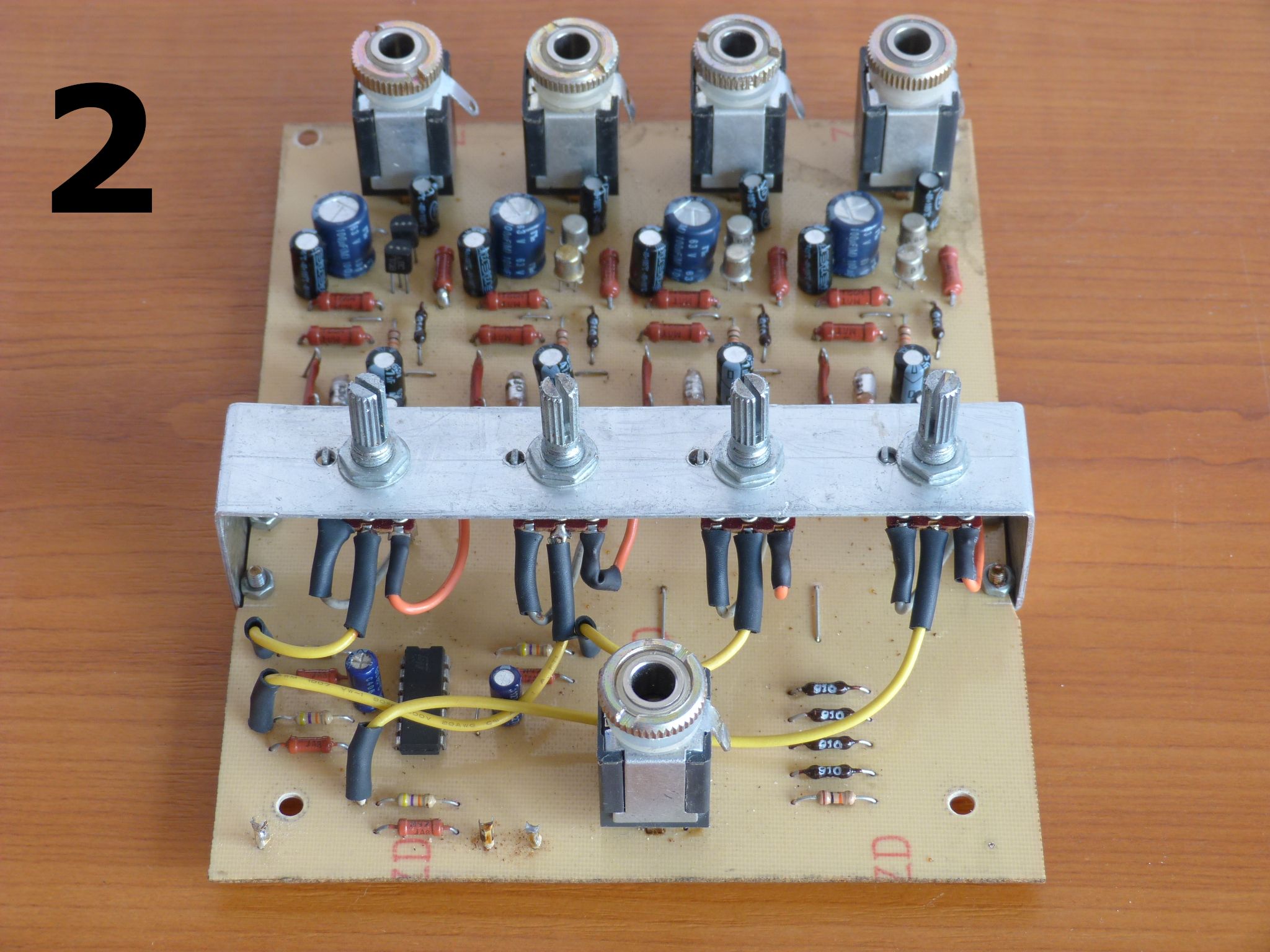 4 Microphones Mixer Preamplifier : 6 Steps (with Pictures) - Instructables