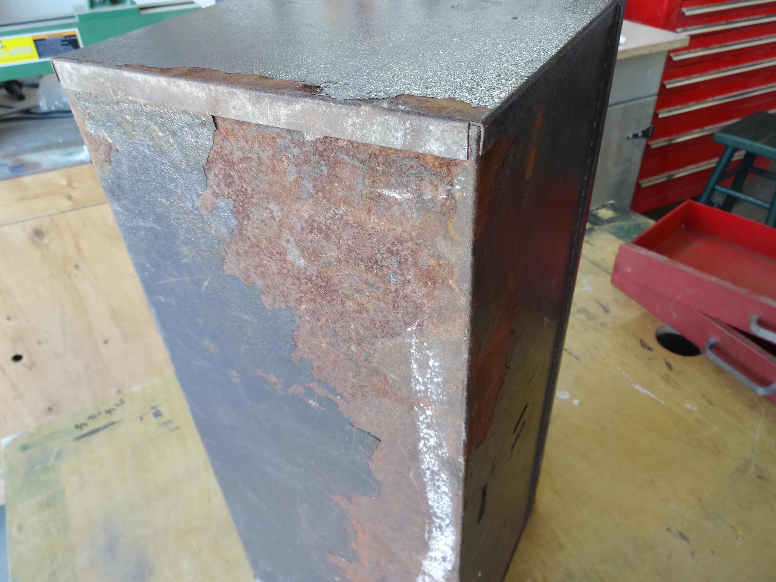 Restore a Rusty Toolbox : 14 Steps (with Pictures) - Instructables