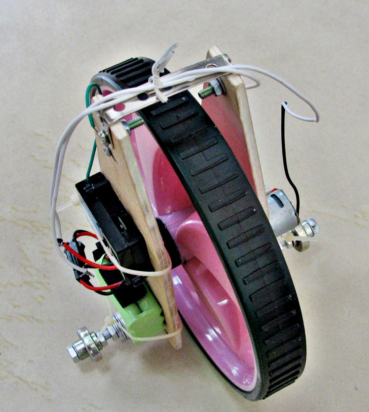 Motorized Uniwheel Toy Thing (Mutt) (with Pictures) - Instructables