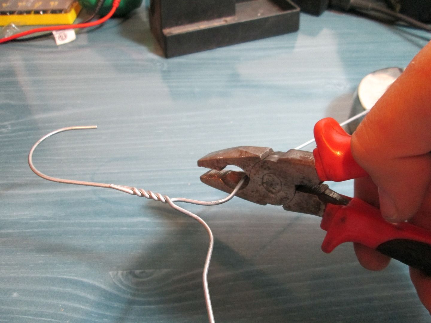 Super Simple and Cheap Soldering Helping Hand. : 6 Steps (with Pictures ...