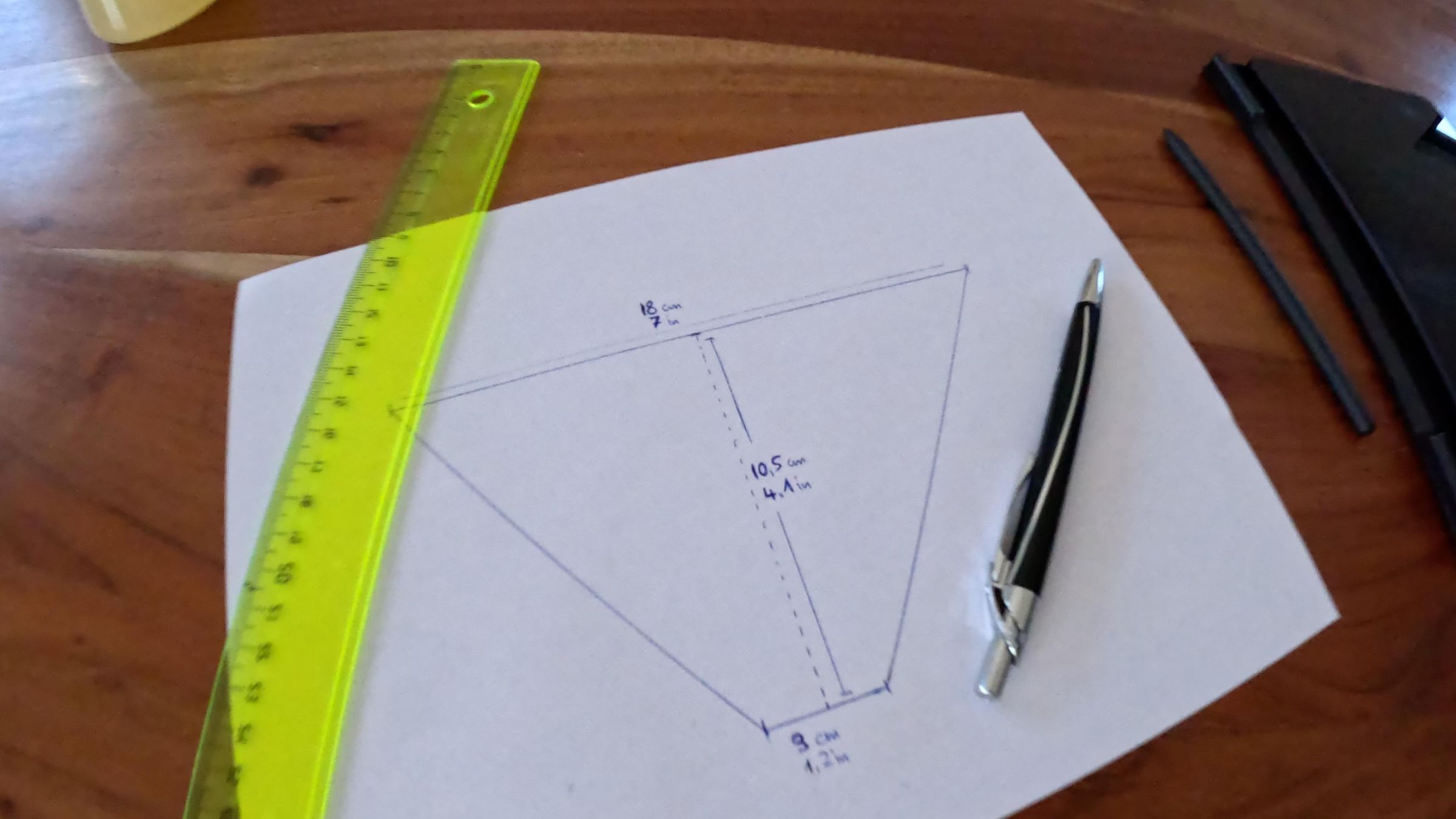 DIY IPad / Tablet Hologram : 6 Steps - Instructables