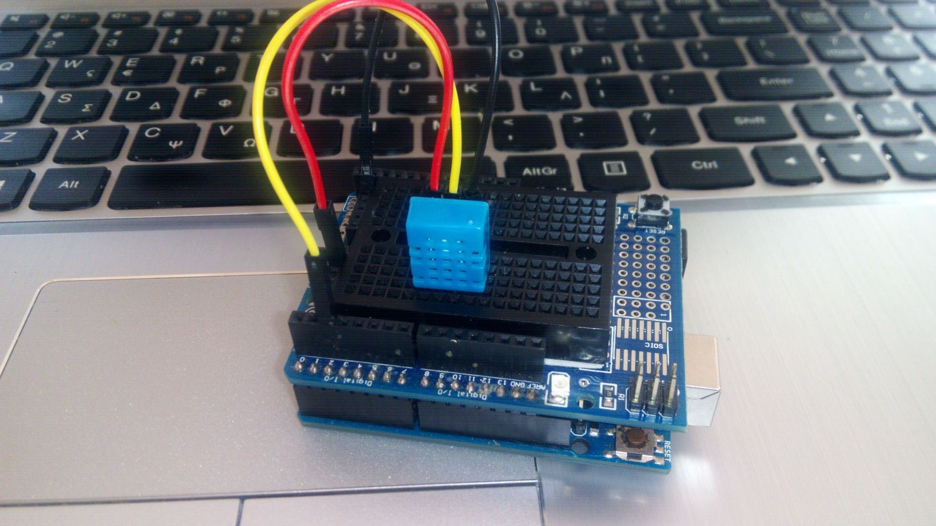 How to Use the DHT-11 Sensor- Arduino Tutorial : 4 Steps - Instructables