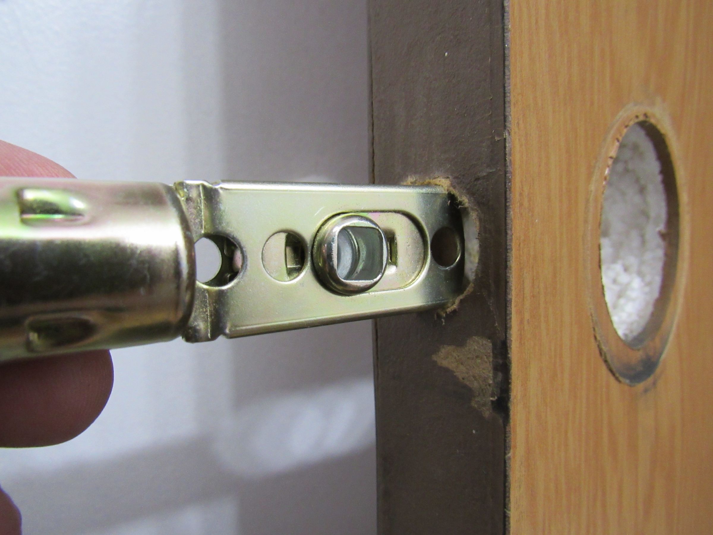 Replace Interior Door Knob : 4 Steps - Instructables