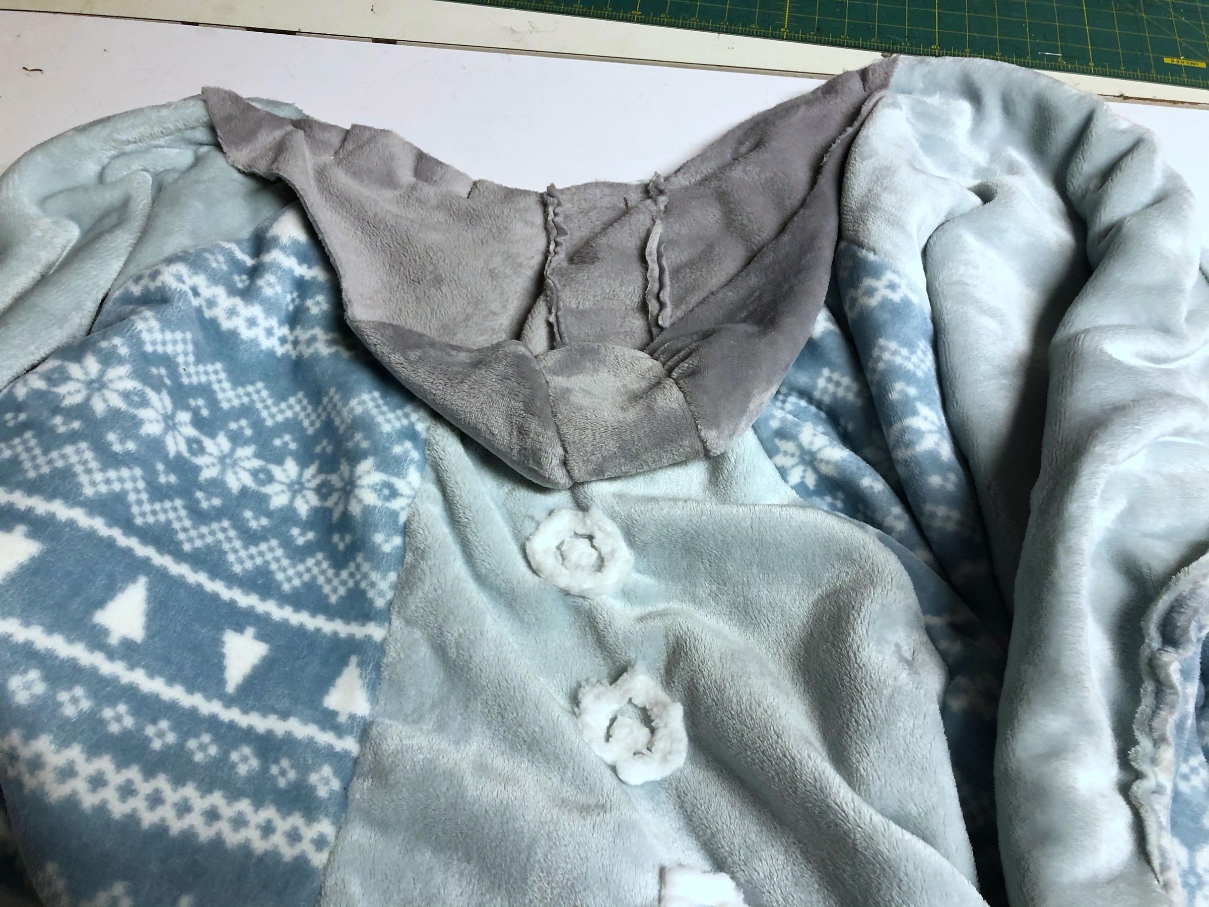 Snowflake Blanket Cape : 13 Steps (with Pictures) - Instructables