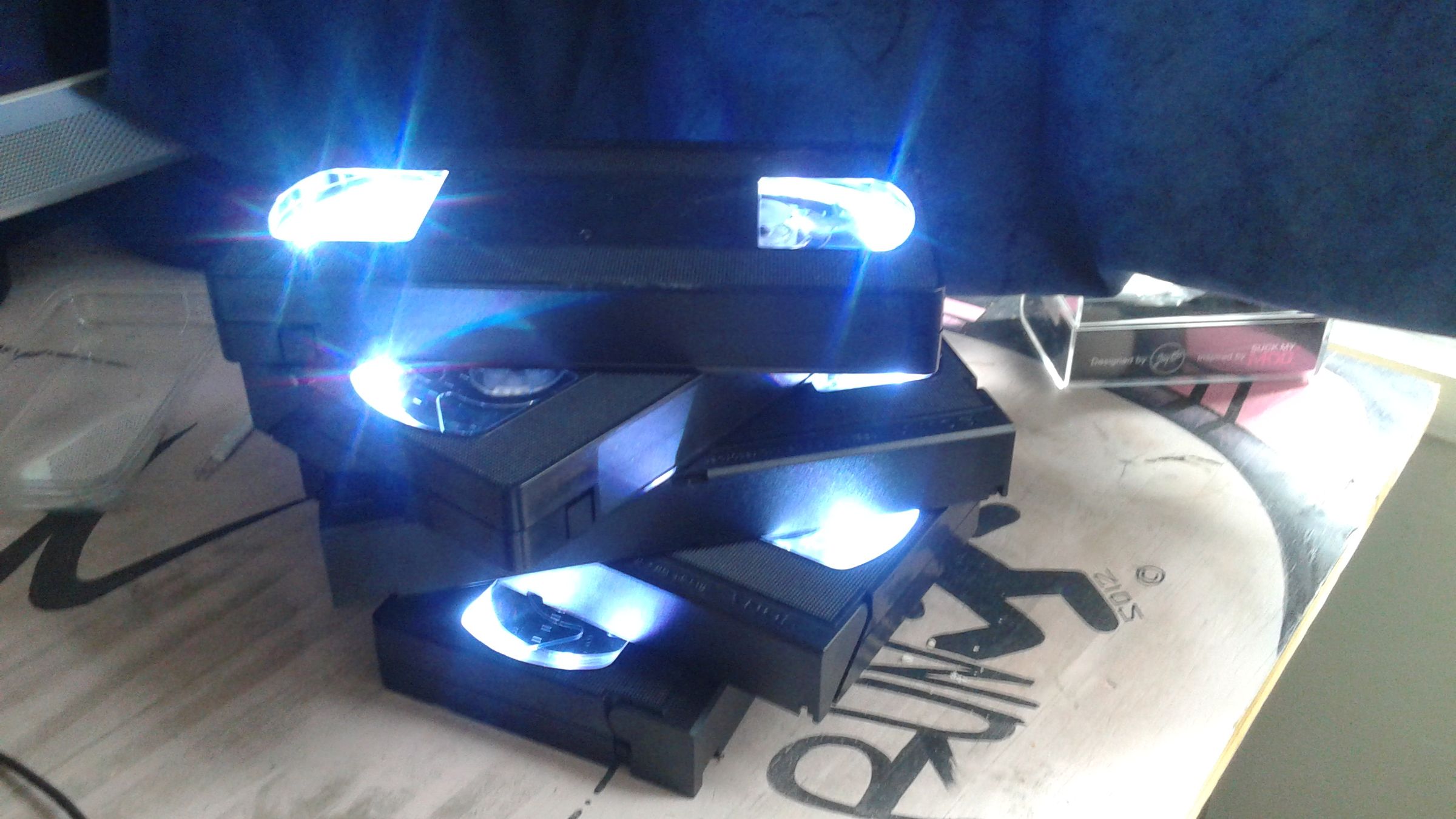VHS DECORATION LAMP : 10 Steps (with Pictures) - Instructables